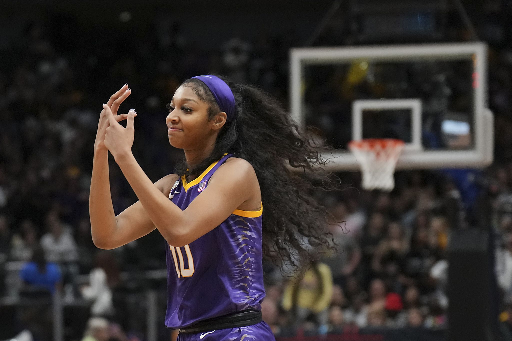 Angel Reese called 'classless' for Caitlin Clark taunt during Iowa-LSU