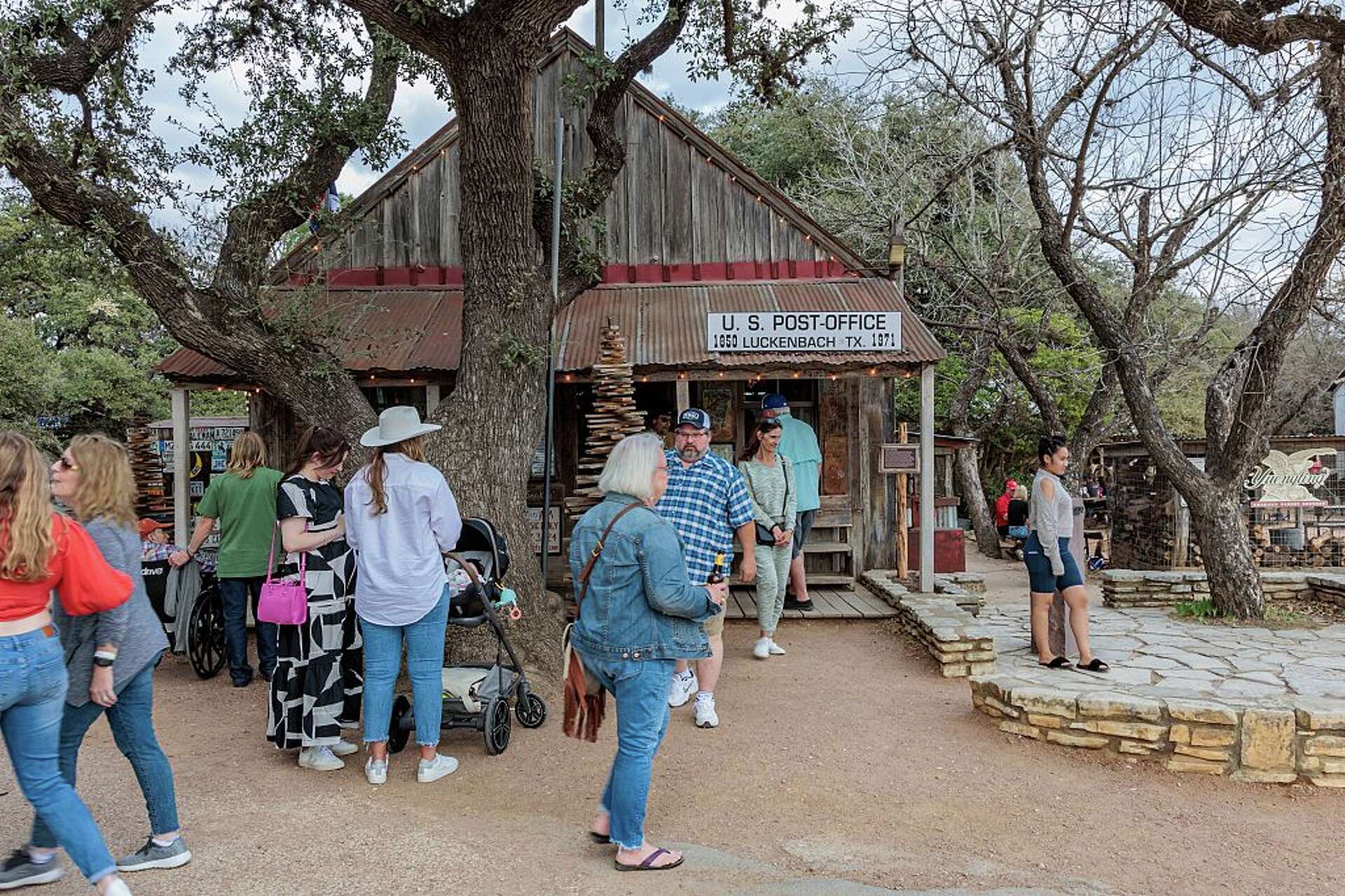 Texas winter storm forces Luckenbach dance hall to close