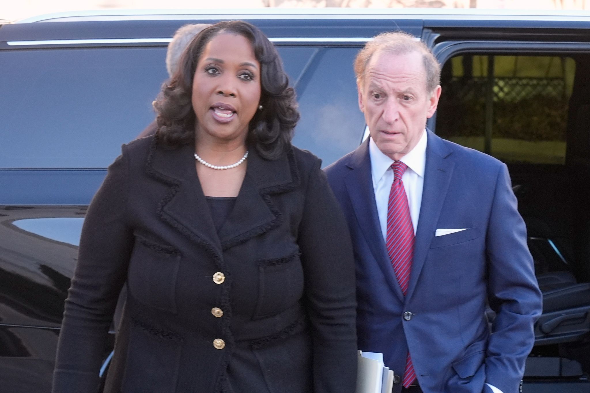 Supreme Court seems inclined to keep Lisa Cook on Fed board despite ...