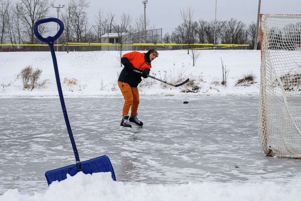 National Weather Service: Weekend winter storm trends northward
