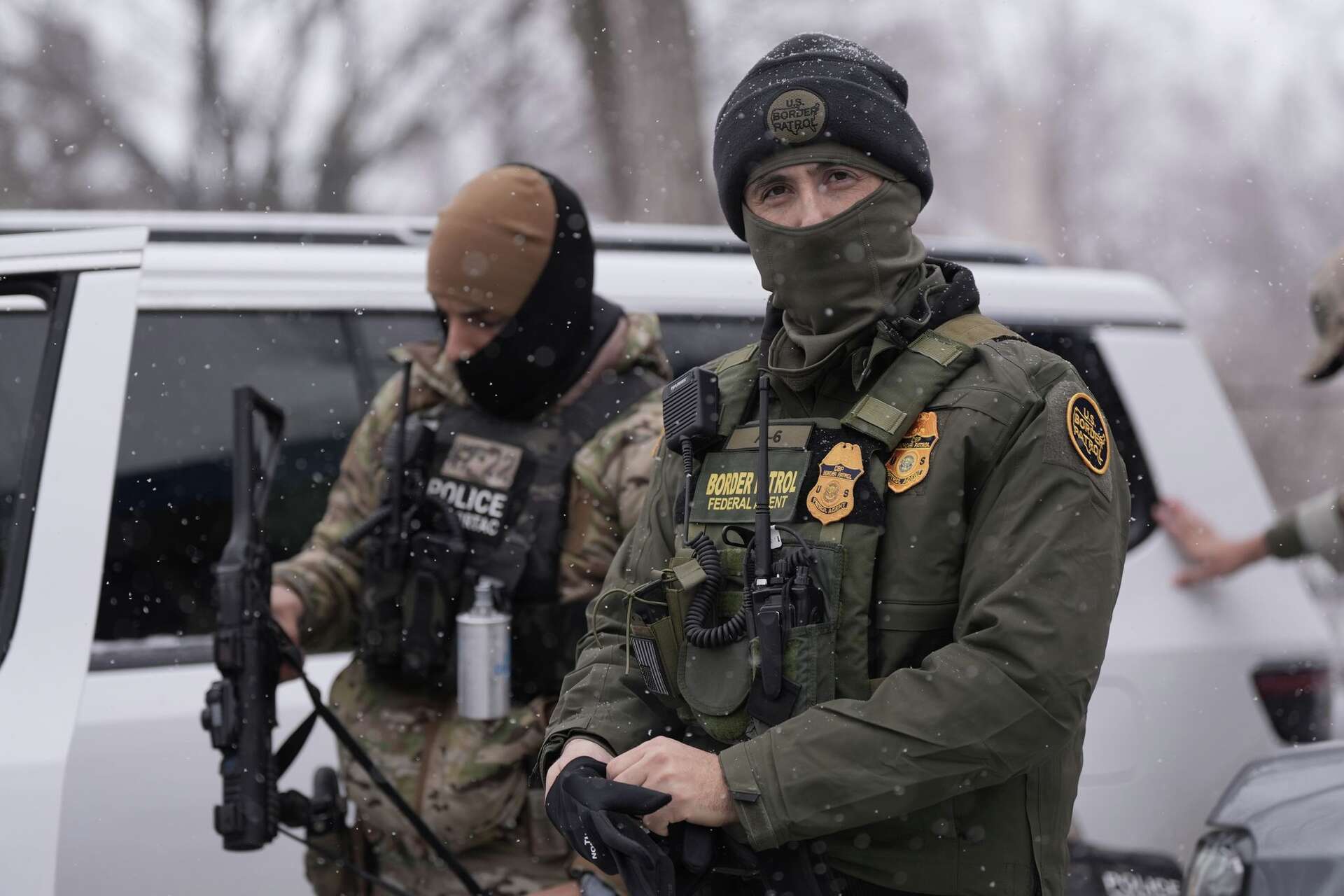 Immigration officers assert sweeping power to enter homes without a ...