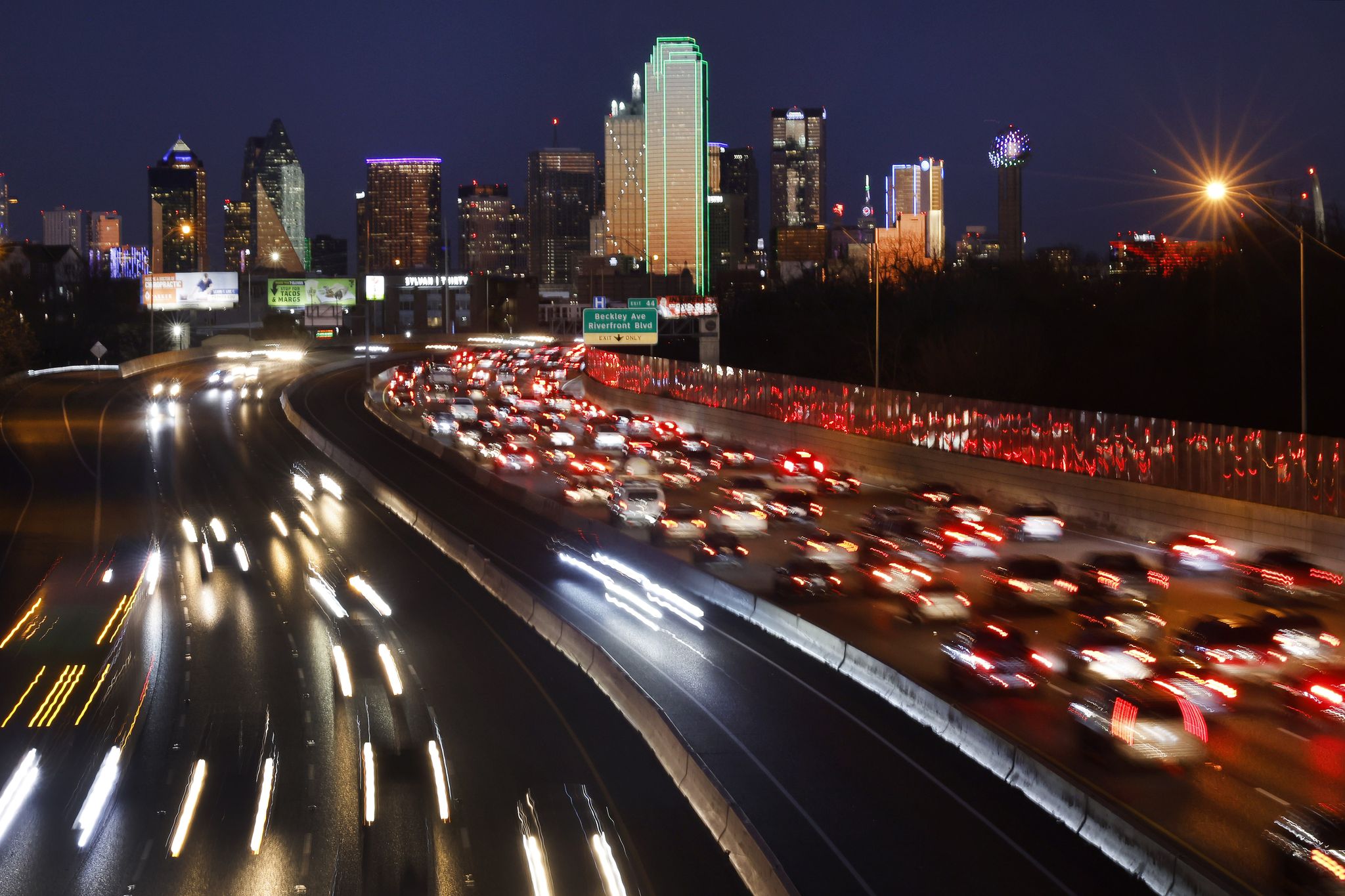 Crashes on DNT, I-635 cause traffic backups for North Texas commuters