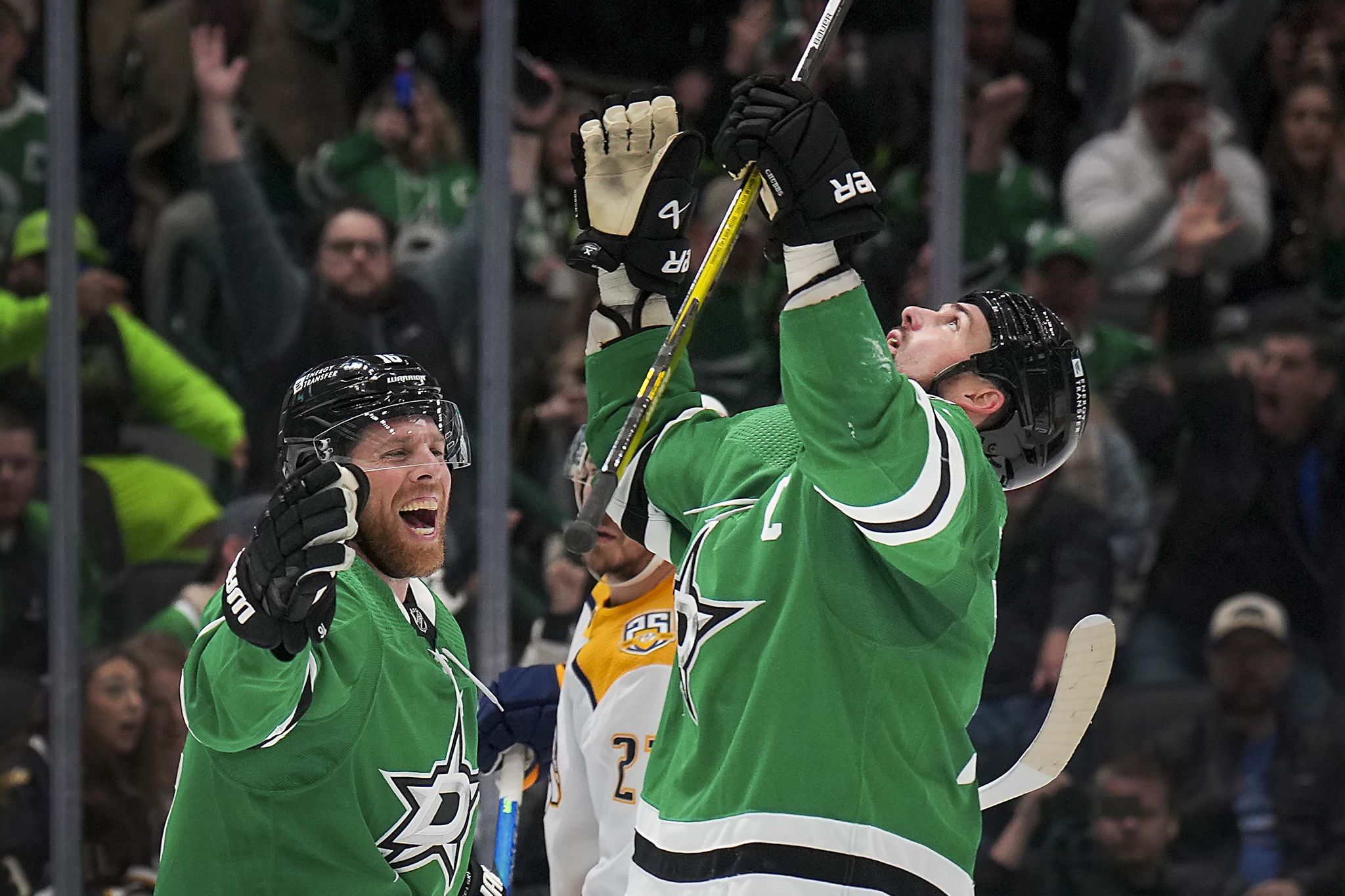 Joe Pavelski, Tyler Seguin sing karaoke at Jamie Benn's wedding