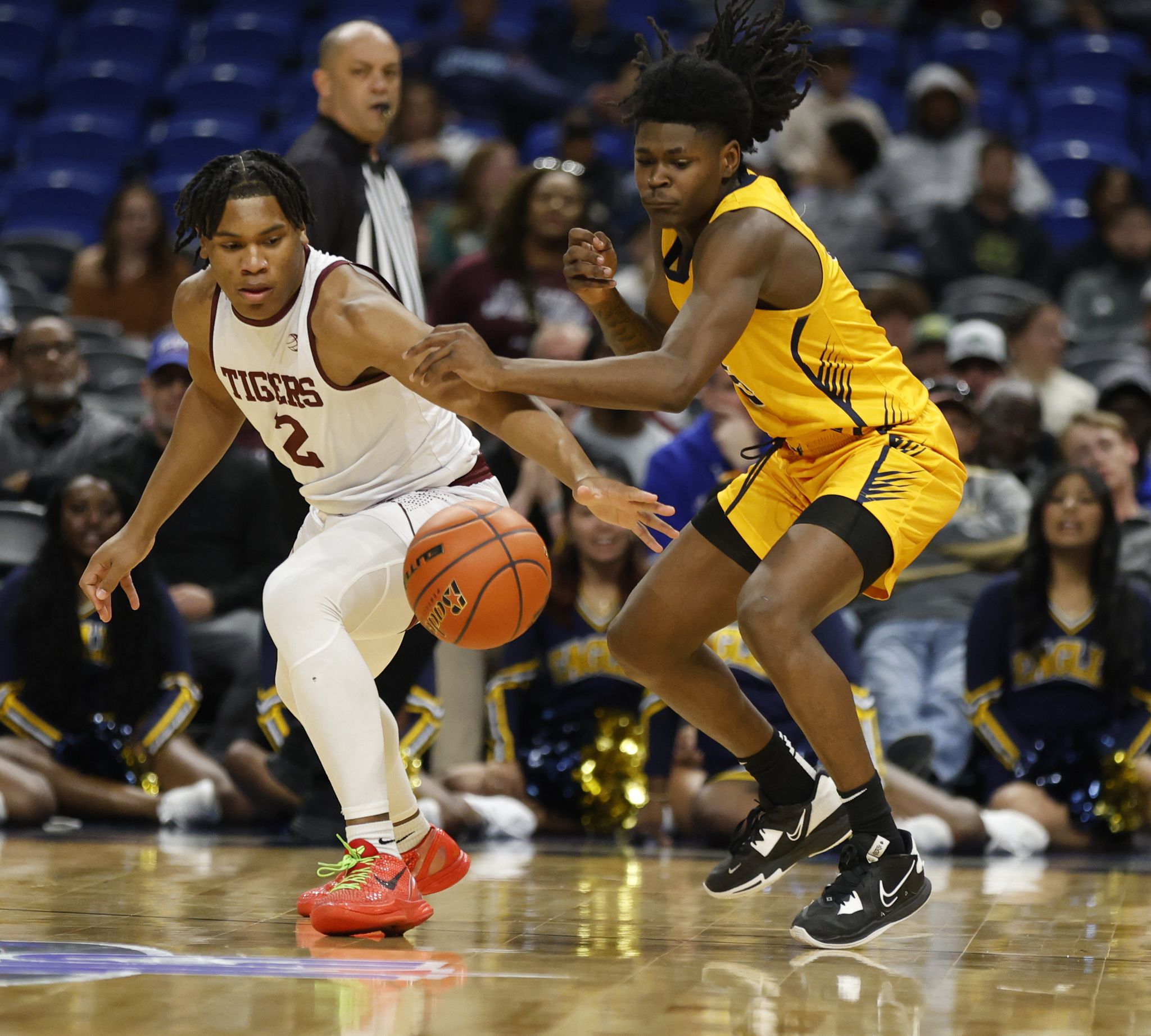 See which basketball prep schools are in the Dallas area