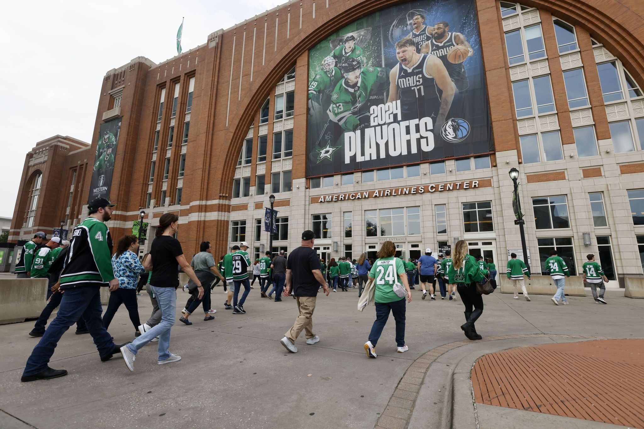 What is the Dallas Stars' future at American Airlines Center?