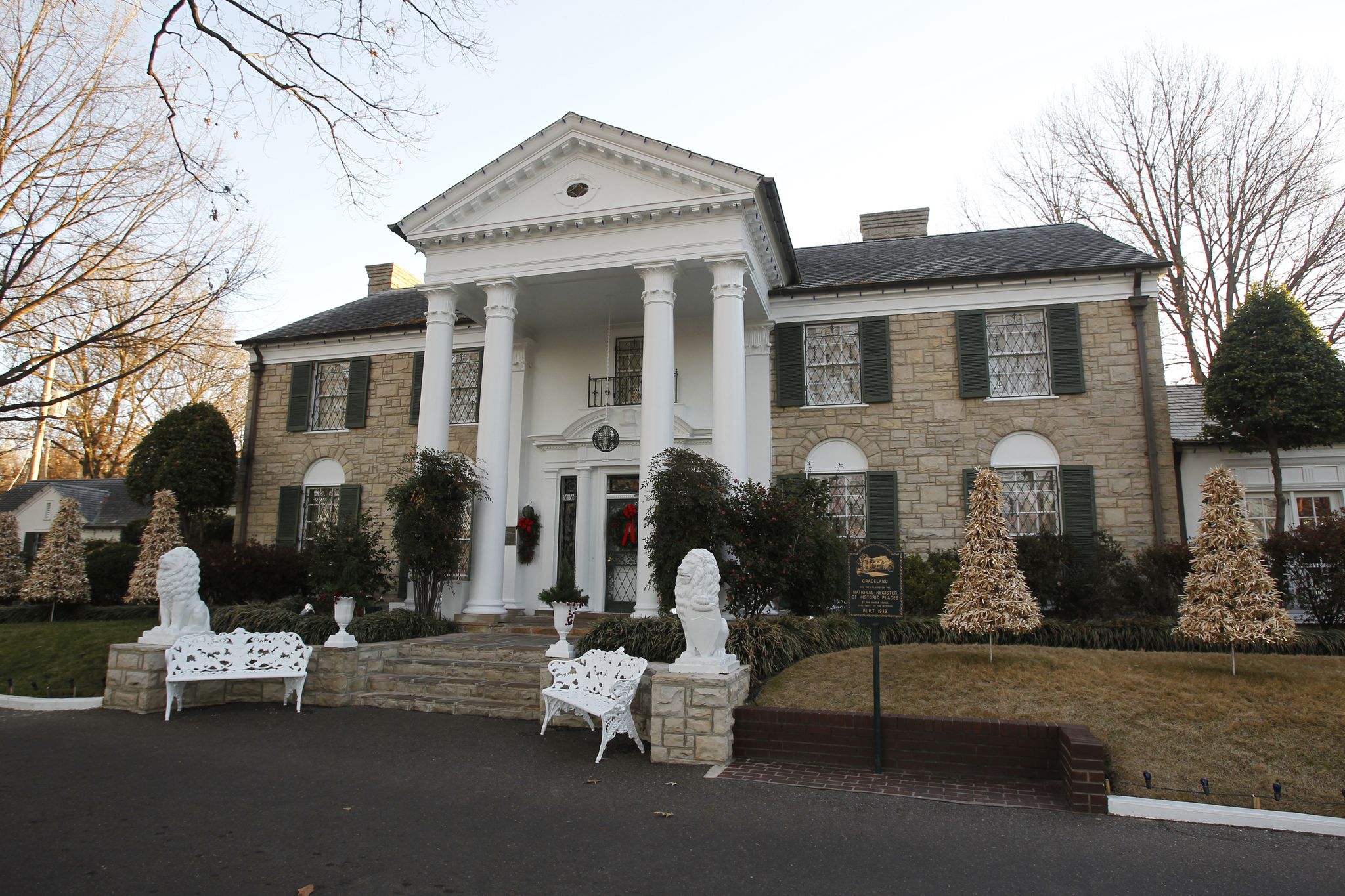 Elvis Presley's Graceland almost got stolen, police say. What about ...
