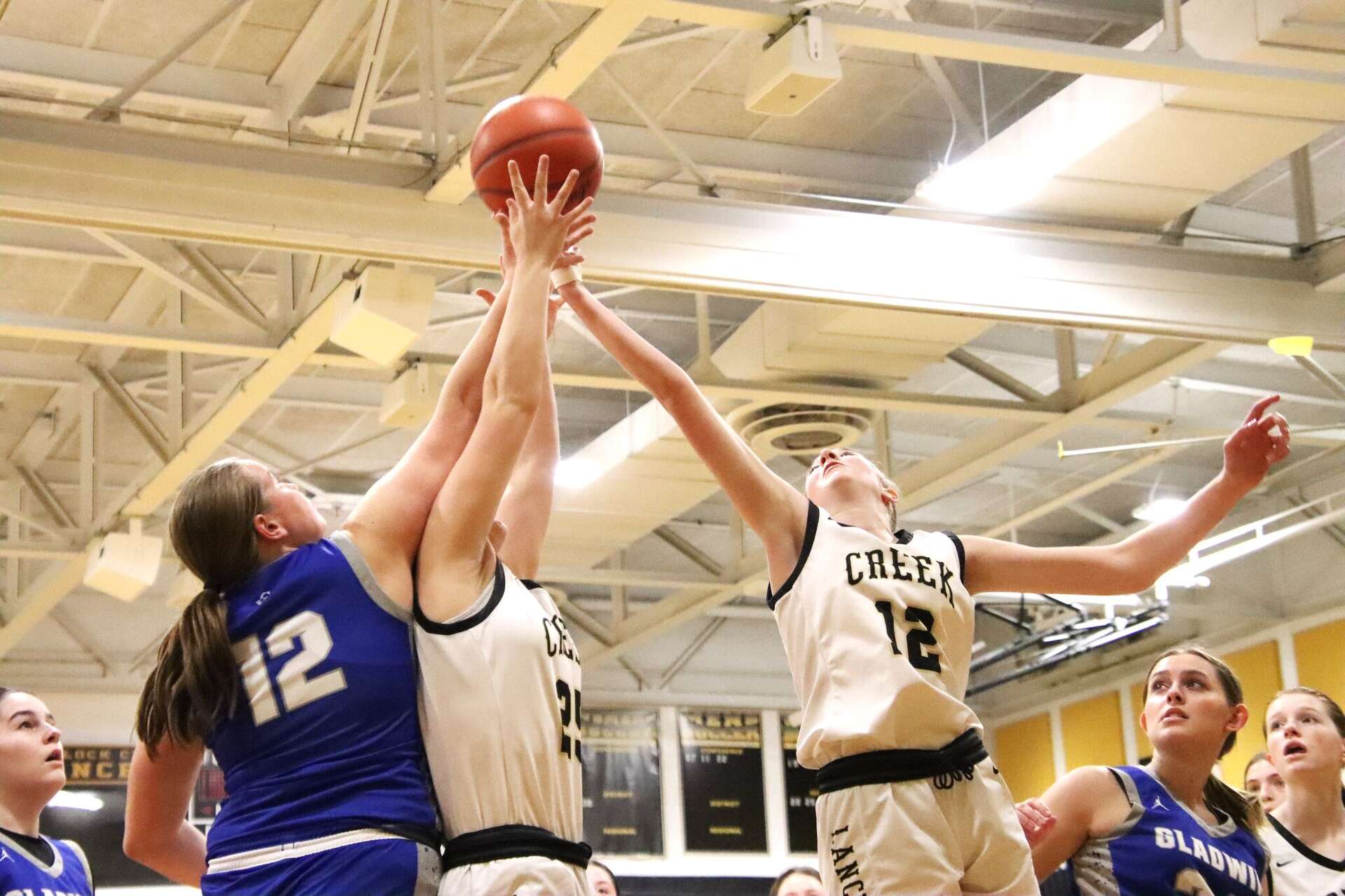 Lancers run off 19 straight, pull away from Gladwin
