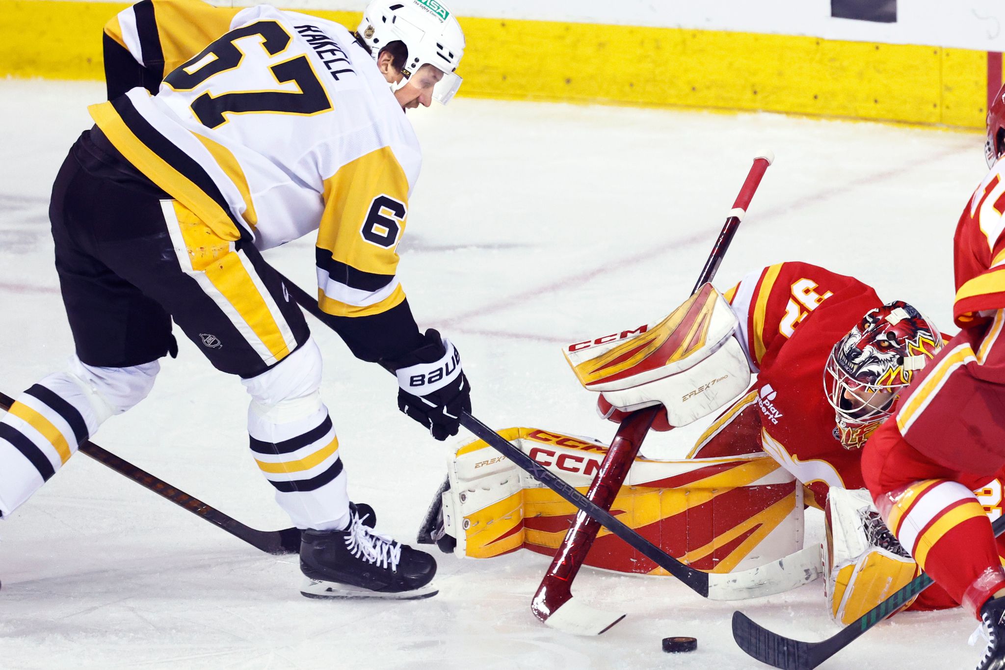 Stuart Skinner stops 18 shots and helps Penguins to a 4-1 win over the ...