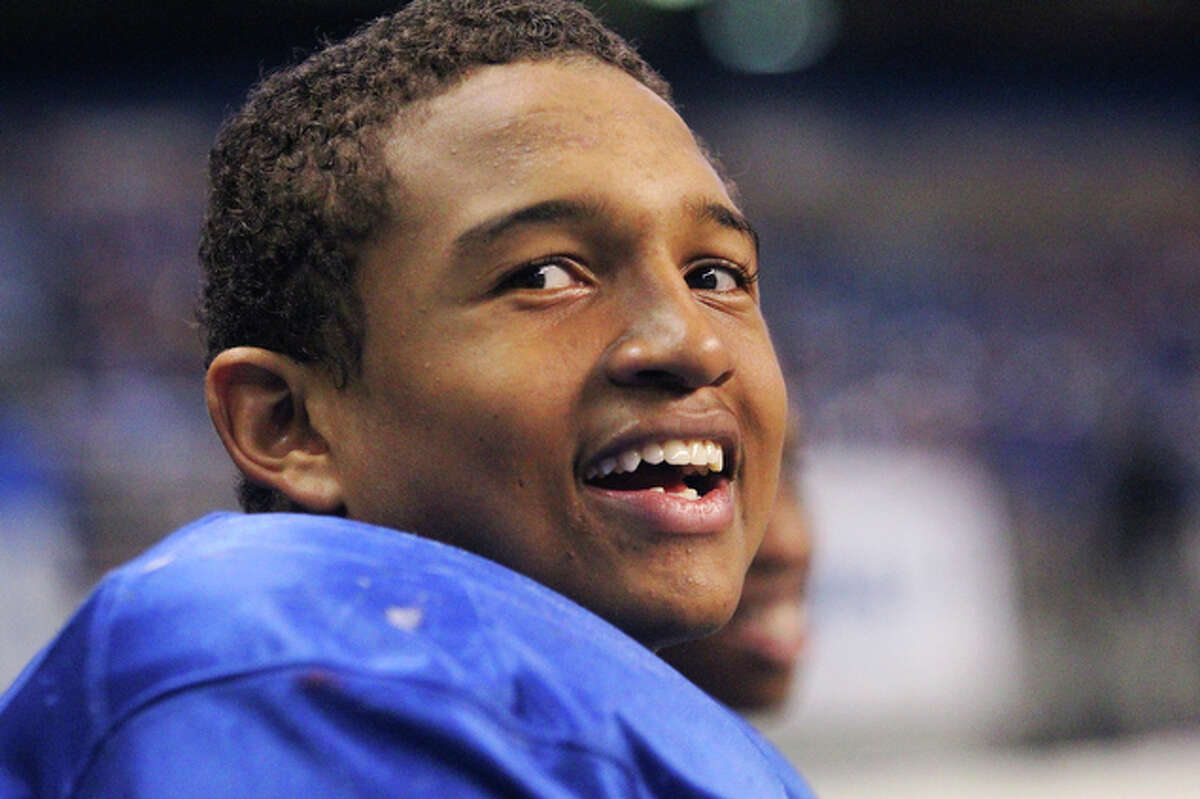 Mac rolls Alexander 56-20