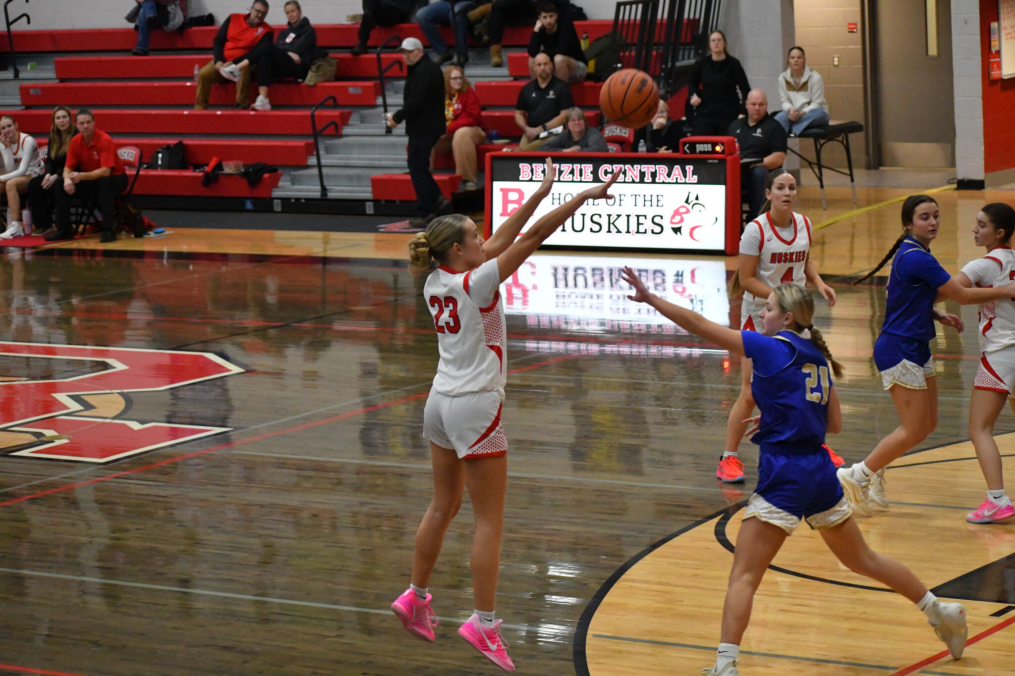 Gray scores 13, Maine takes down Albany 52-49