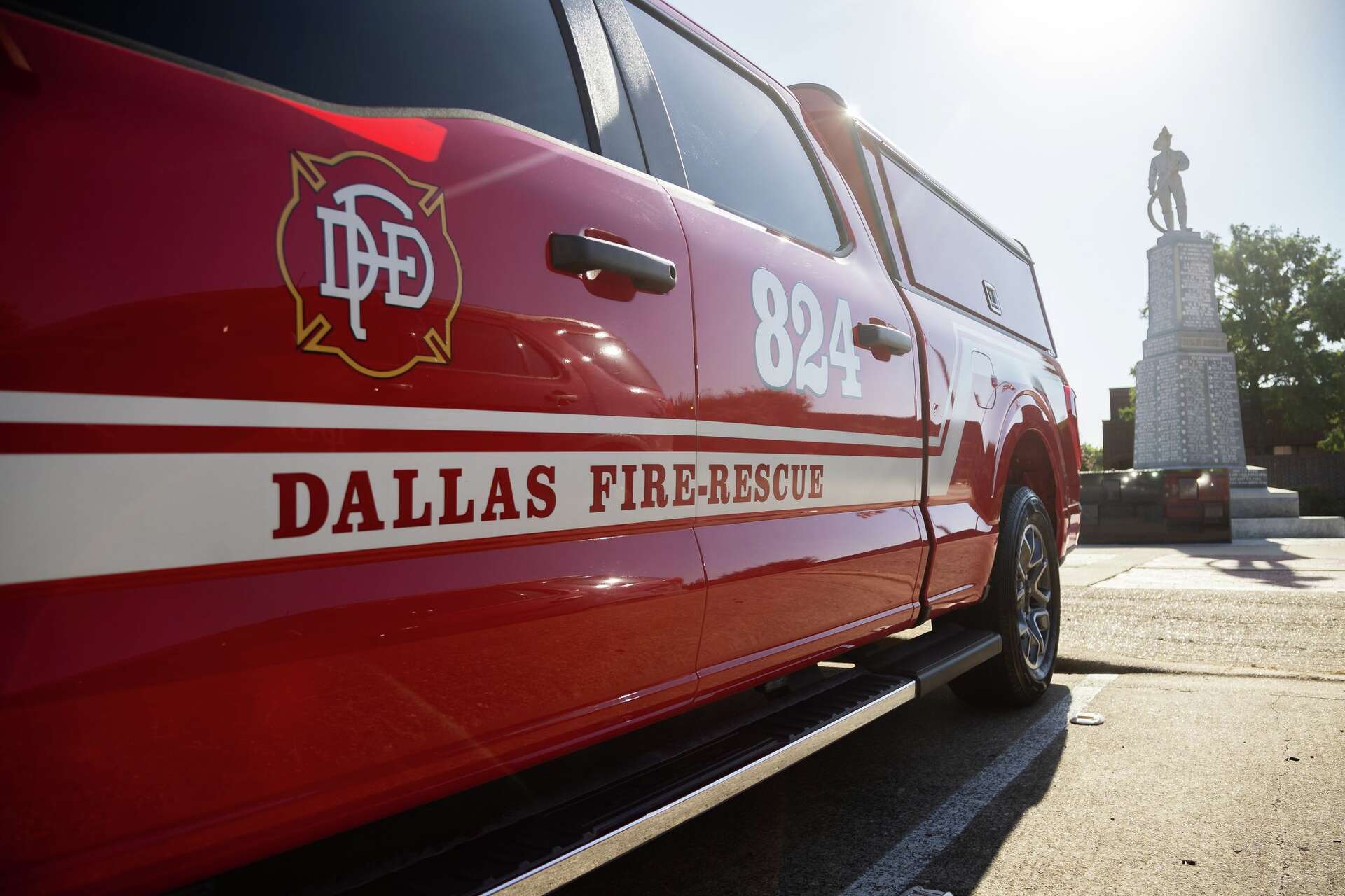 Northeast Dallas apartment building burned overnight, cause unknown