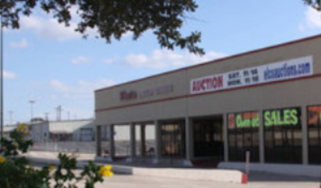 Fiesta Auto Center closes its doors
