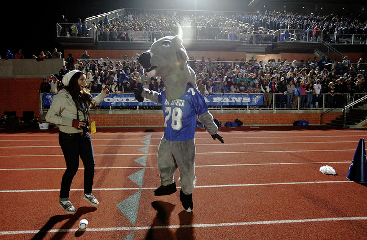 MacArthur 49, Madison 24