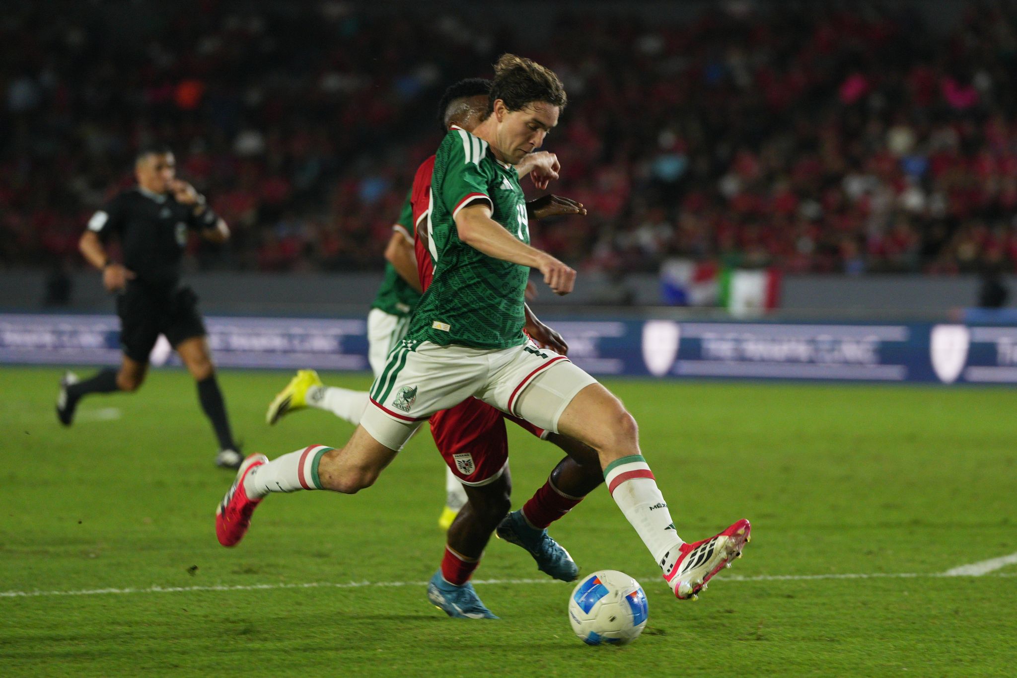 American-born players help Mexico break winless streak with 1-0 victory ...
