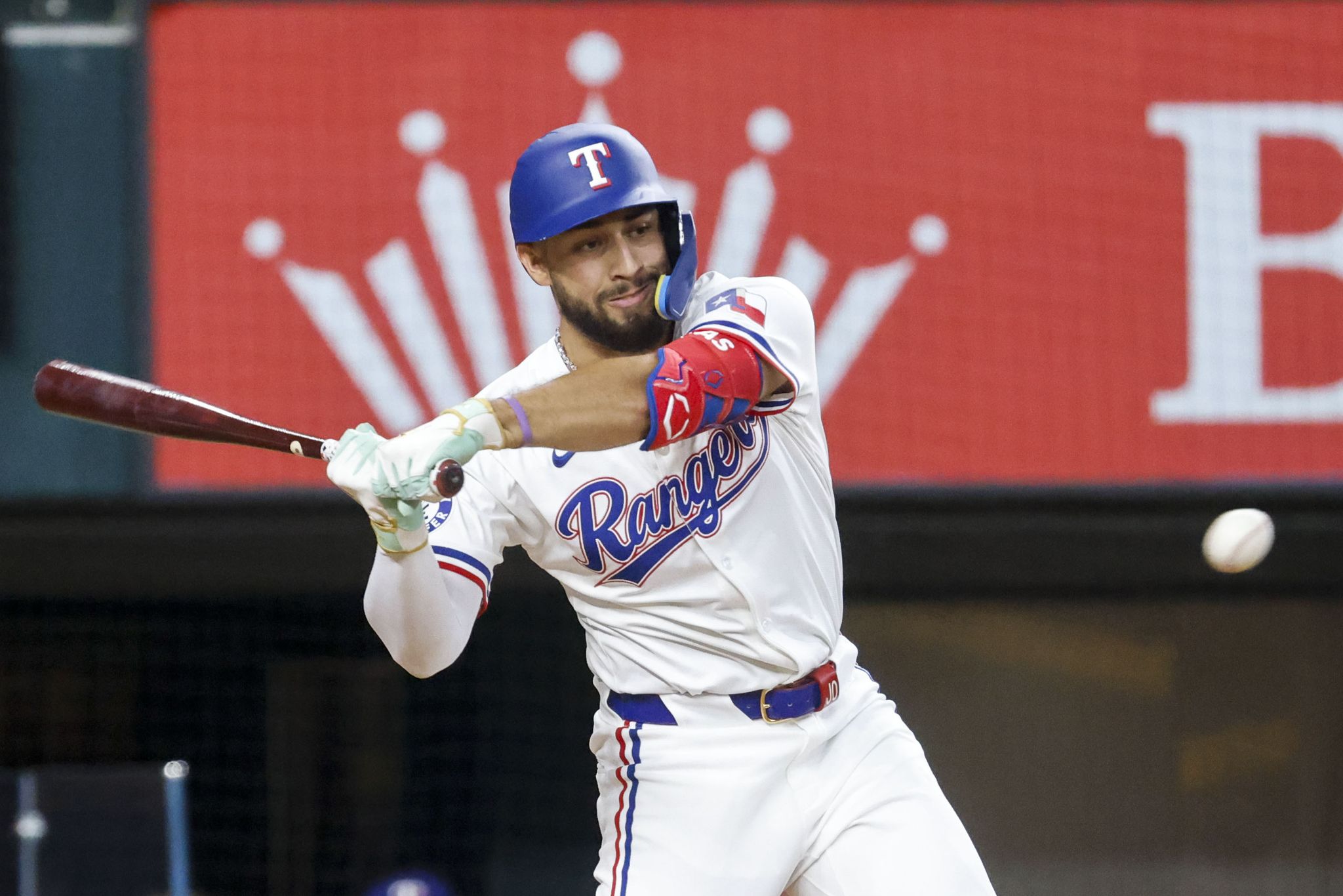 Texas Rangers trade infielder Jonathan Ornelas to Atlanta Braves