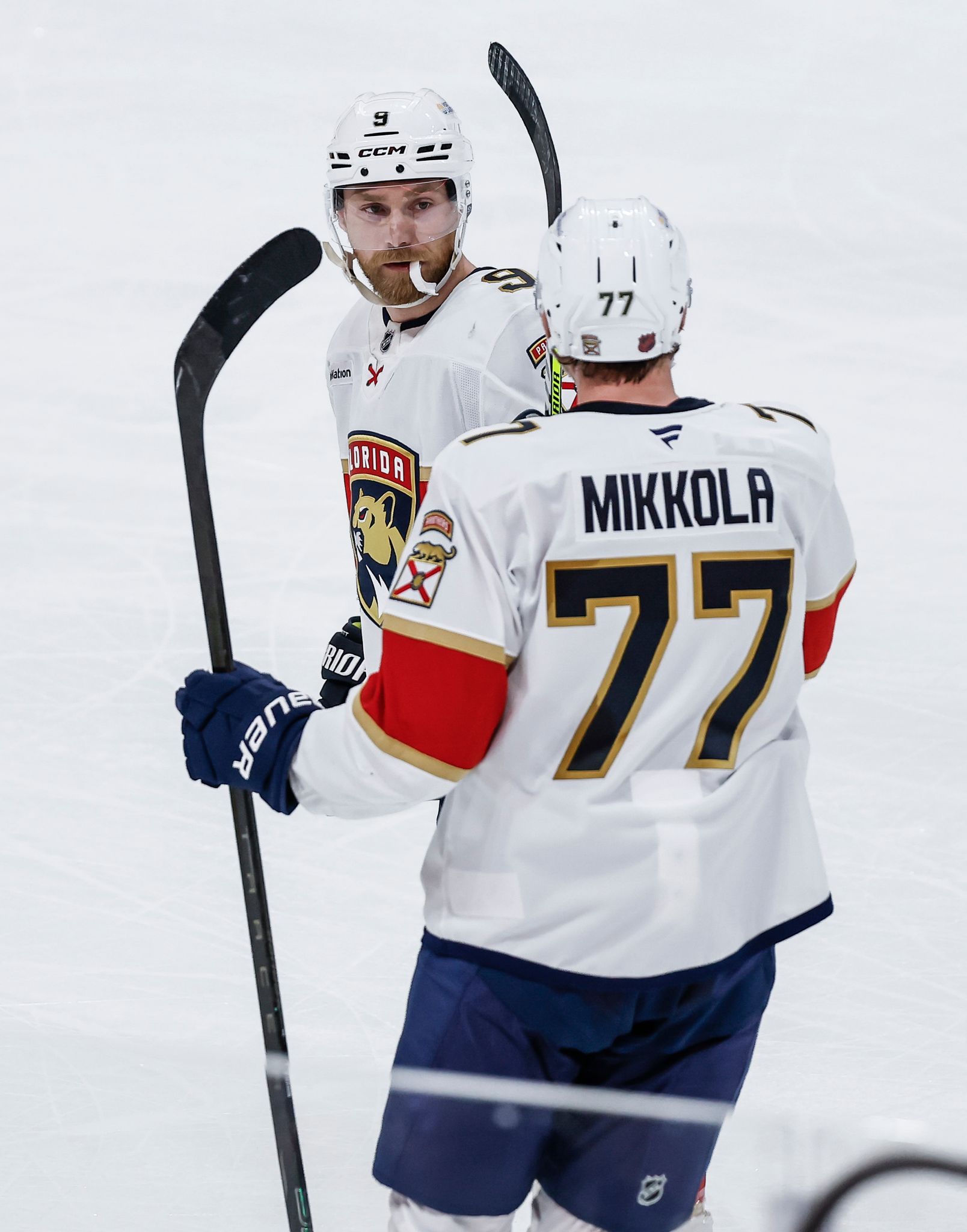 Panthers outlast Jets 2-1 in shootout for 4th win in 6 games