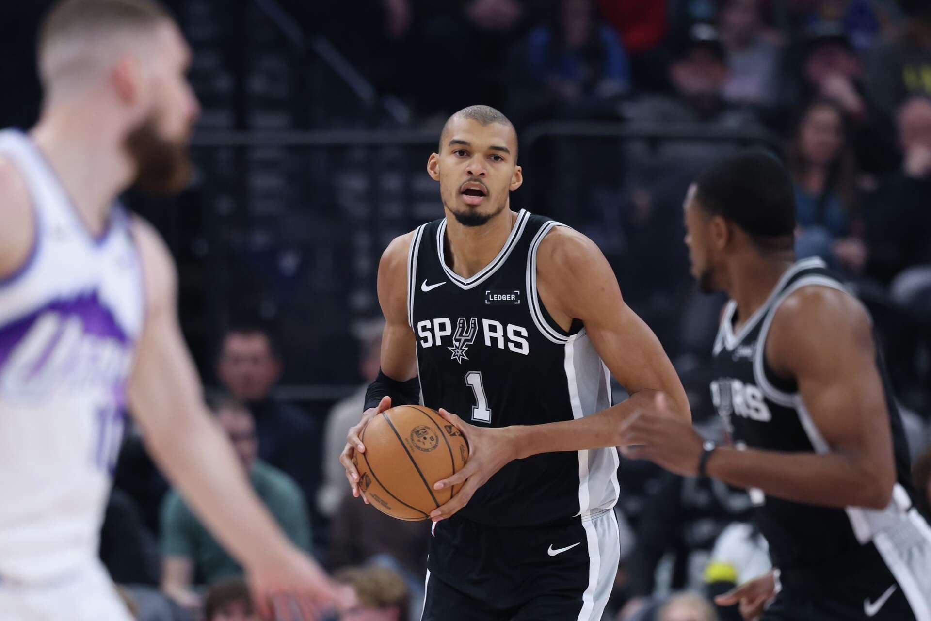 De'Aaron Fox plays like an All-Star in shooting Spurs past Jazz