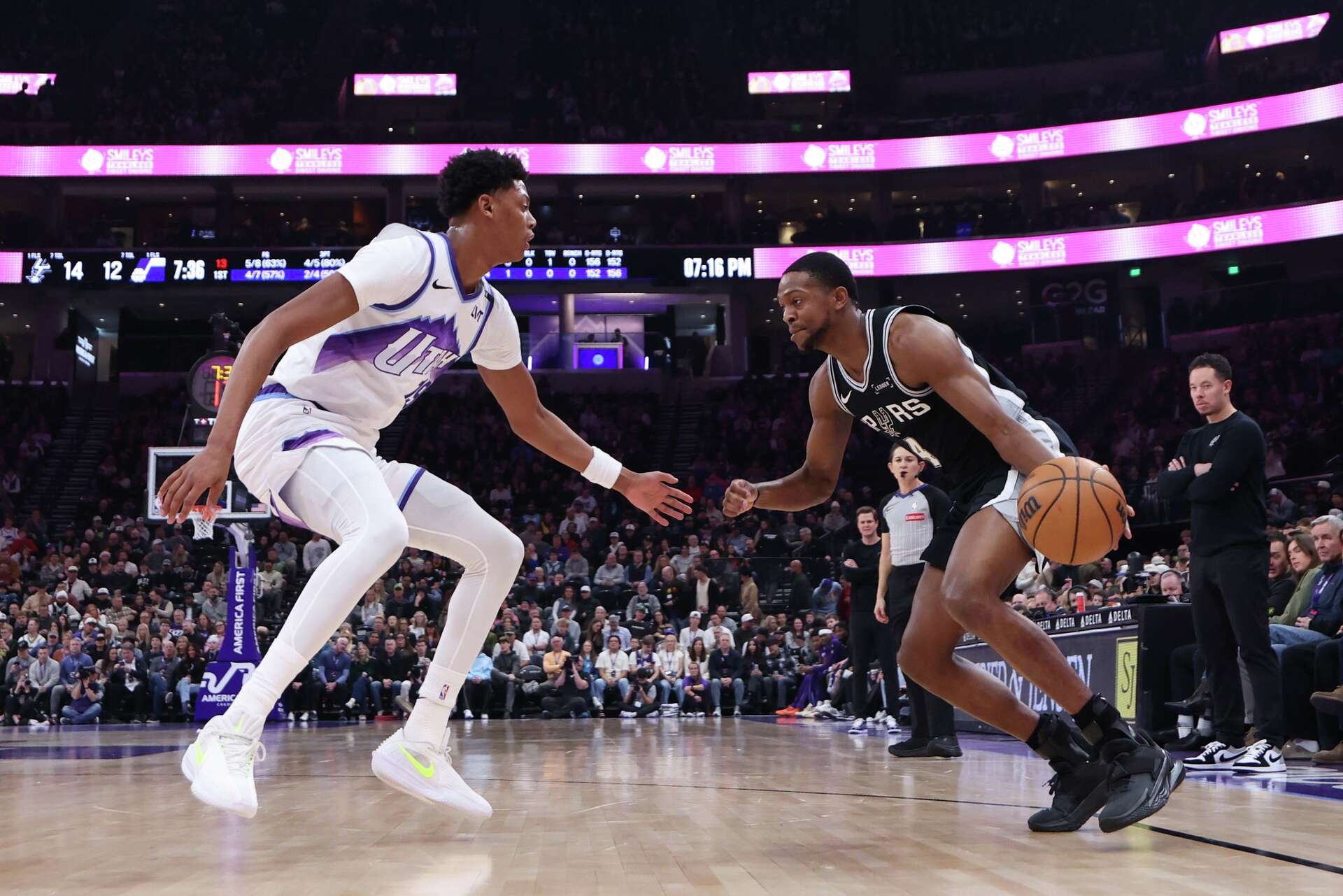 De'Aaron Fox plays like an All-Star in shooting Spurs past Jazz