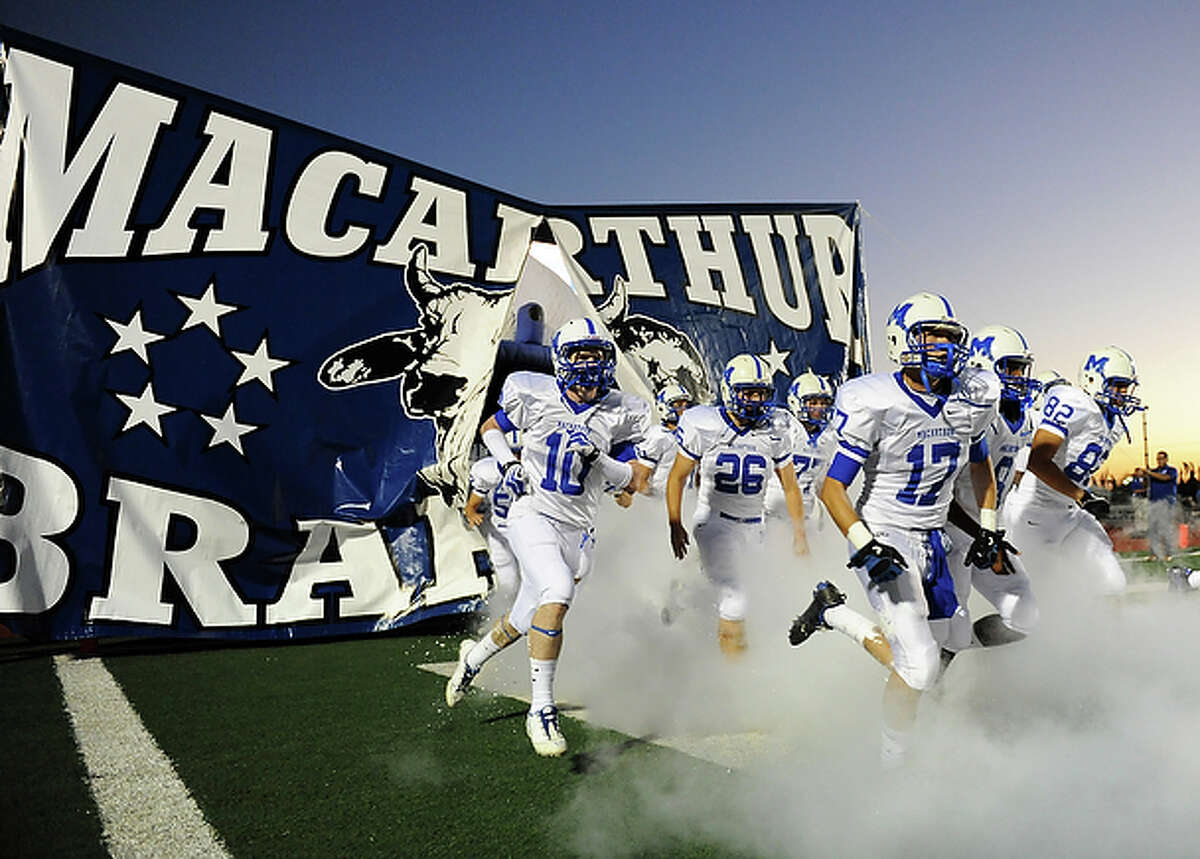 MacArthur 49, Churchill 32