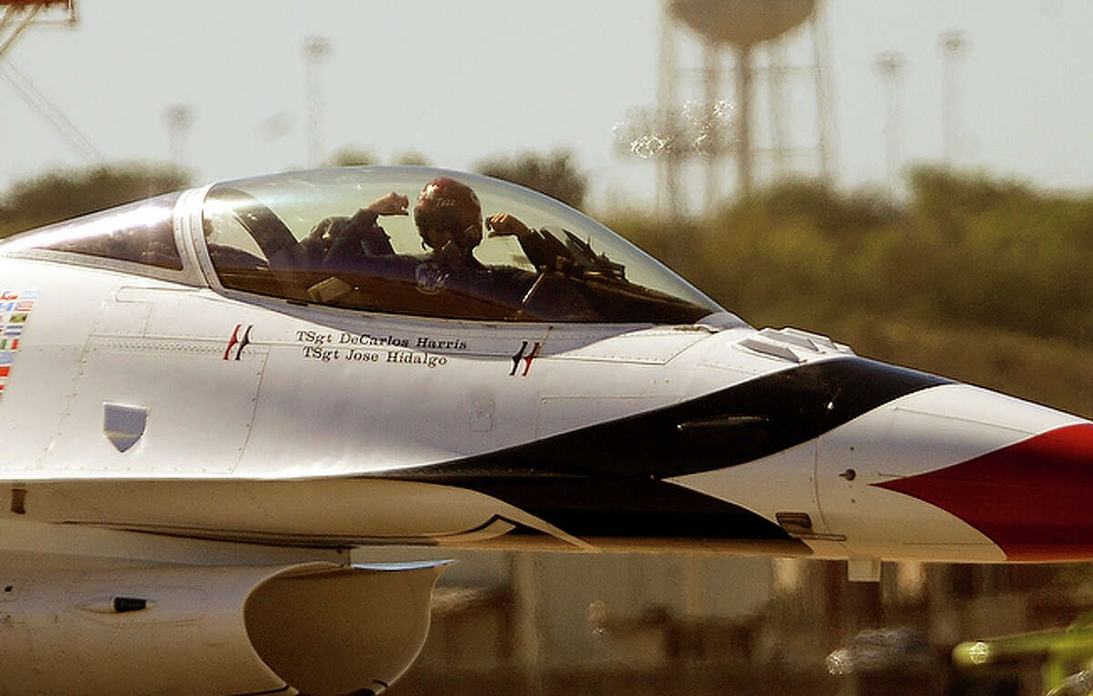 AirFest 2010 arrivals