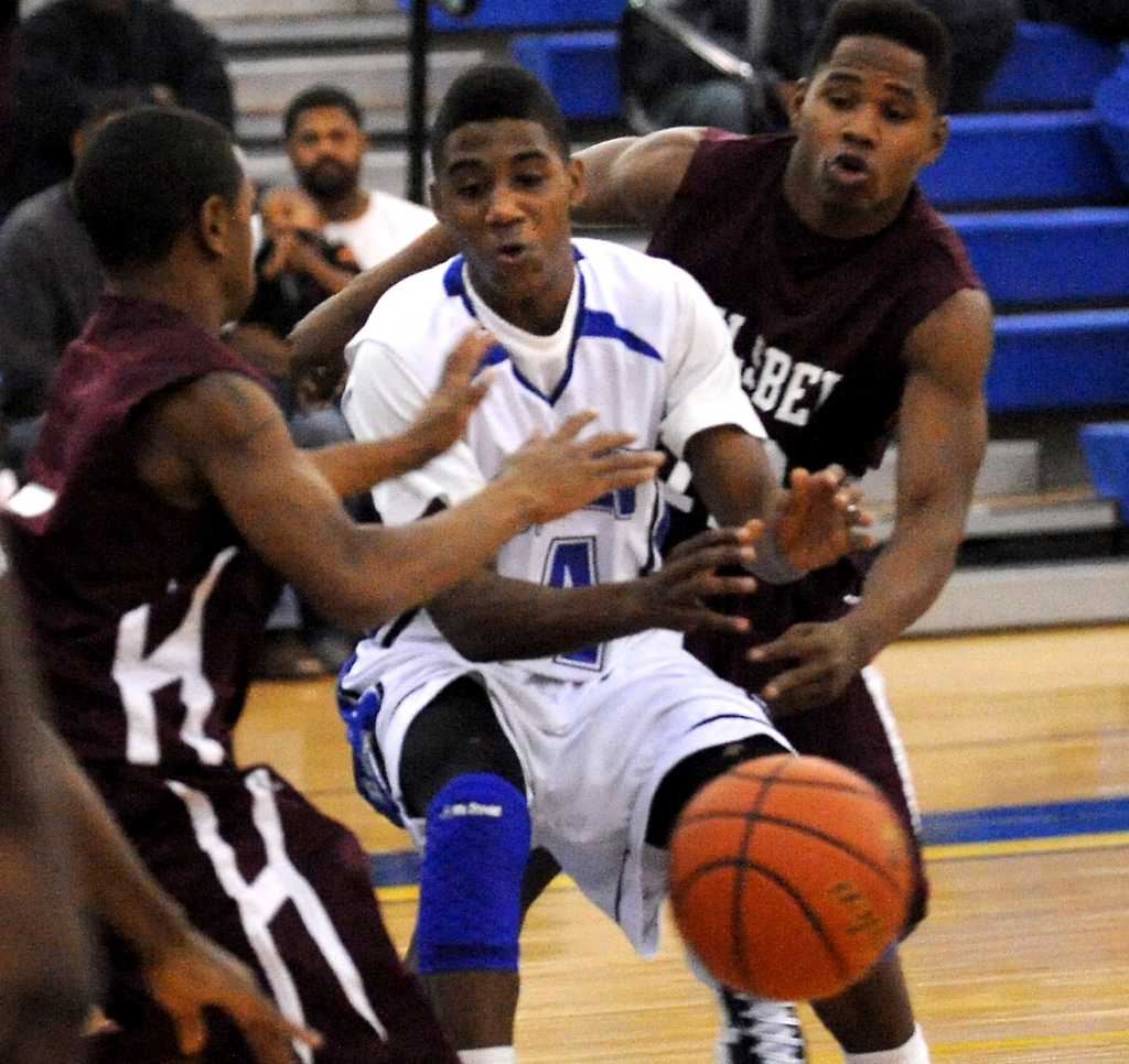 Ozen grabs late momentum in boys basketball win over Silsbee