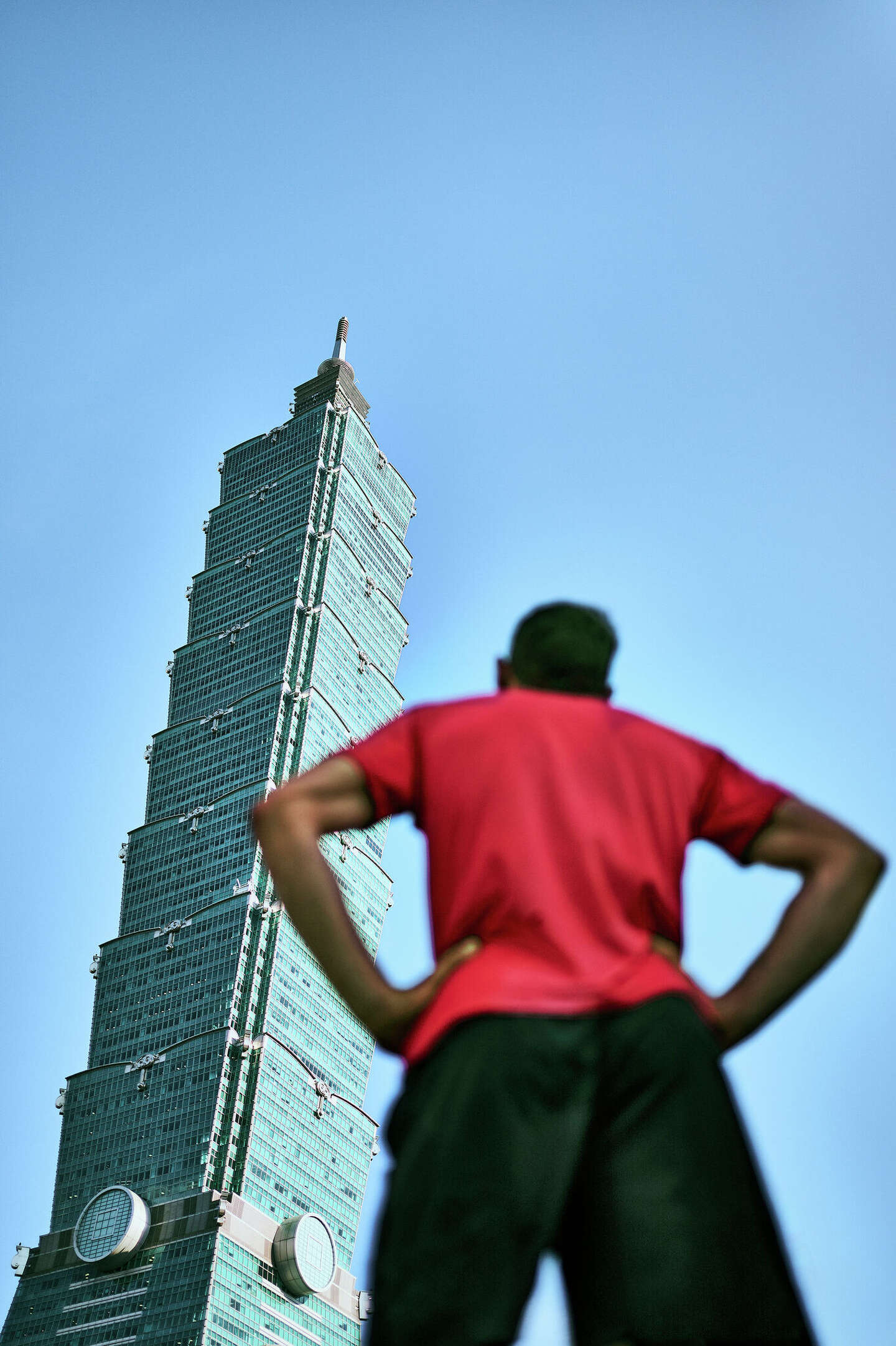 Before Taipei 101, Alex Honnold free soloed these buildings in S.F.
