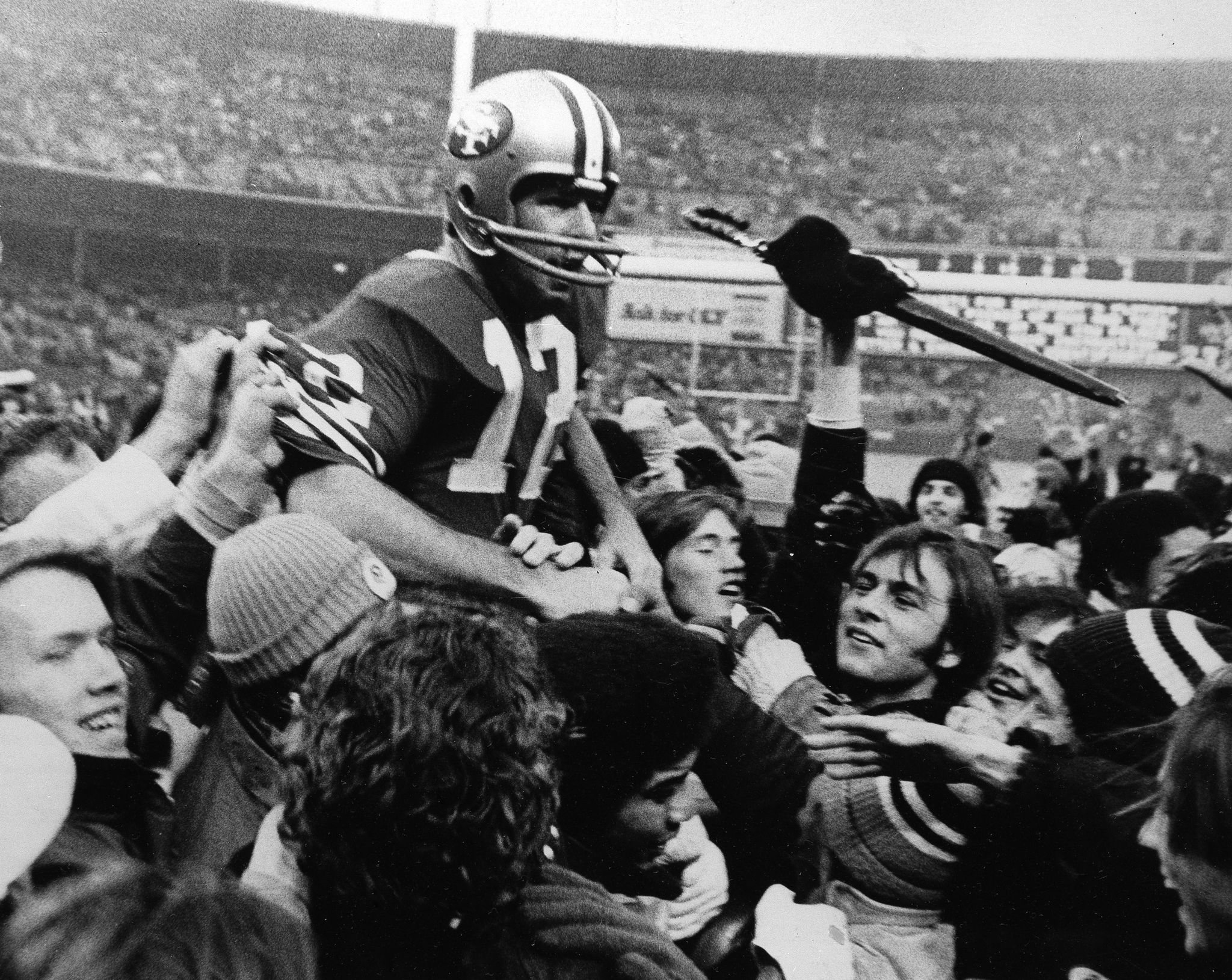 Former 49ers quarterback John Brodie, an NFL MVP and a prolific passer ...