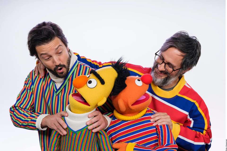 Diego Luna y Gael García Bernal compiten con Beto y Enrique de Plaza Sésamo