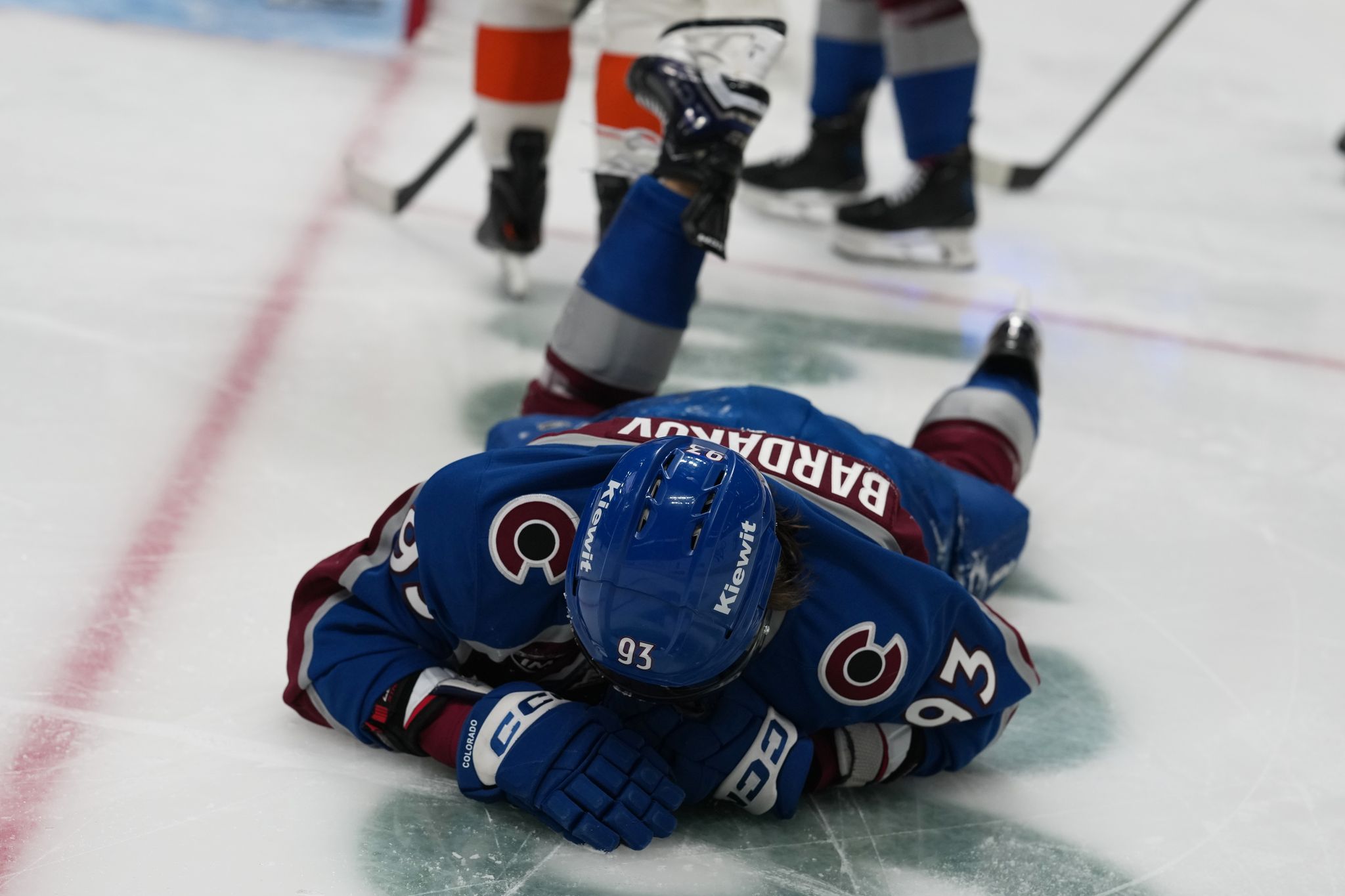 Tippett has 2nd career hat trick, Flyers beat NHL-leading Avs 7-3