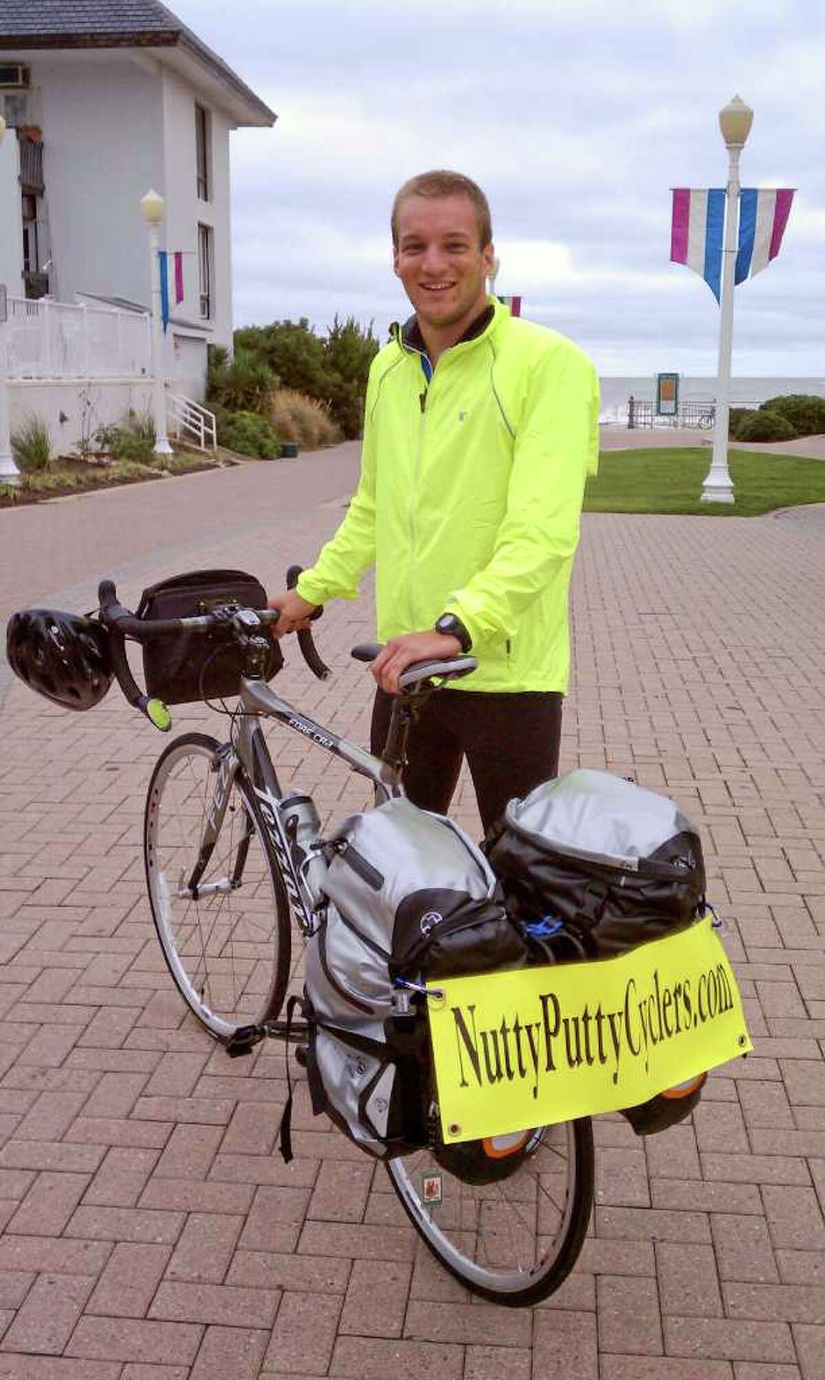 Cyclist rides to honor mentor, who died in cave accident