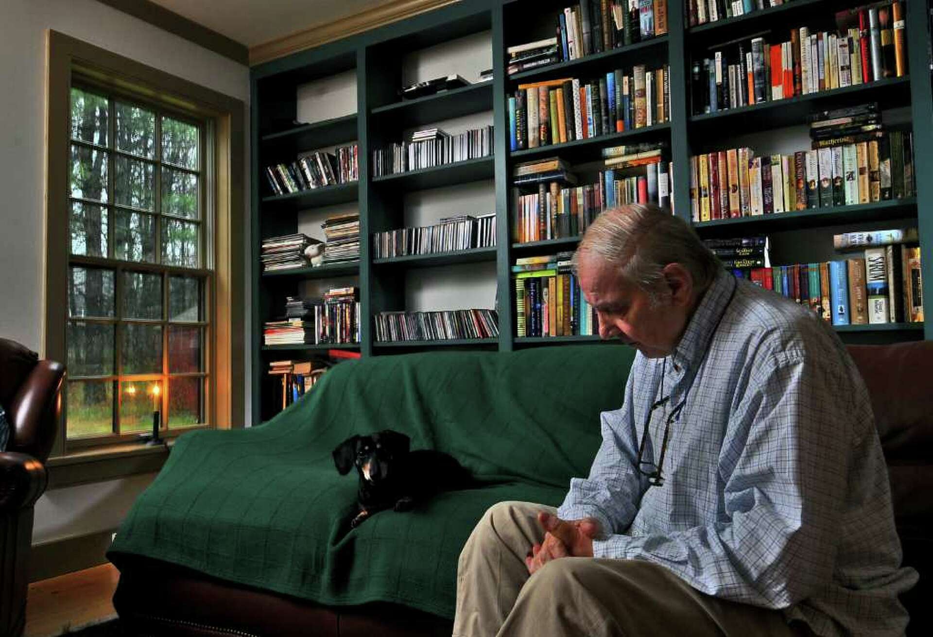 Battling chronic pain, retired anchor Ed Dague toughs out a memoir