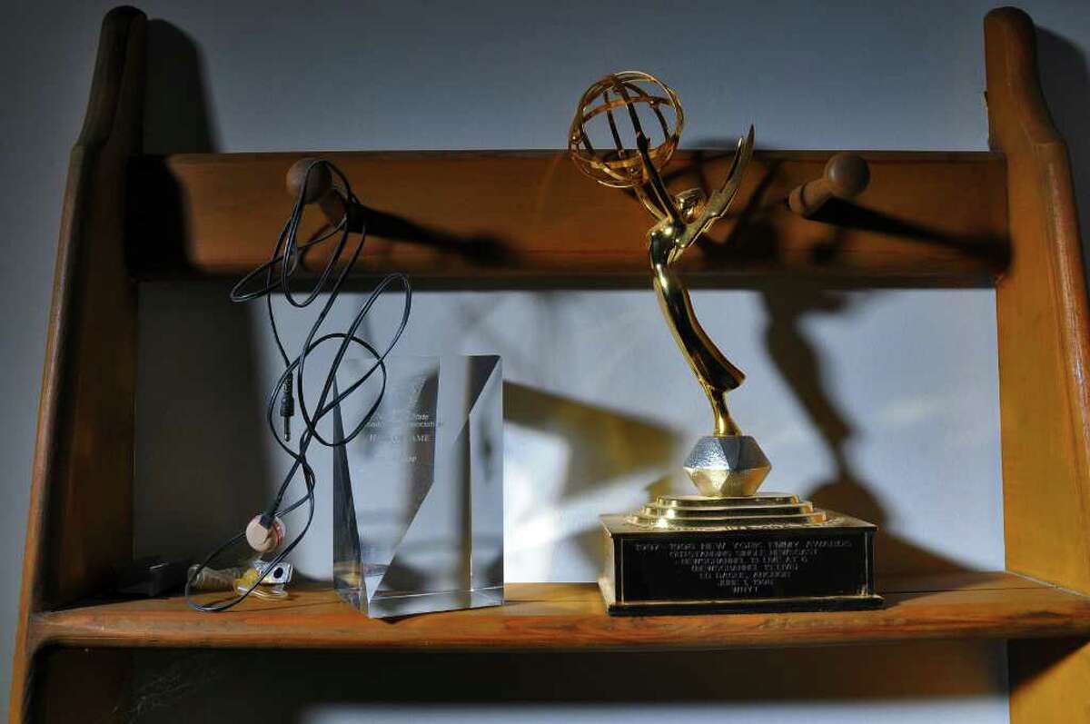 Battling chronic pain, retired anchor Ed Dague toughs out a memoir