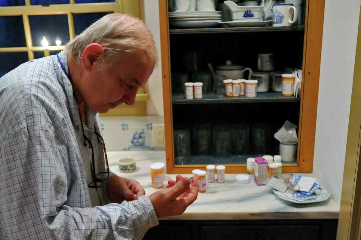 Battling chronic pain, retired anchor Ed Dague toughs out a memoir