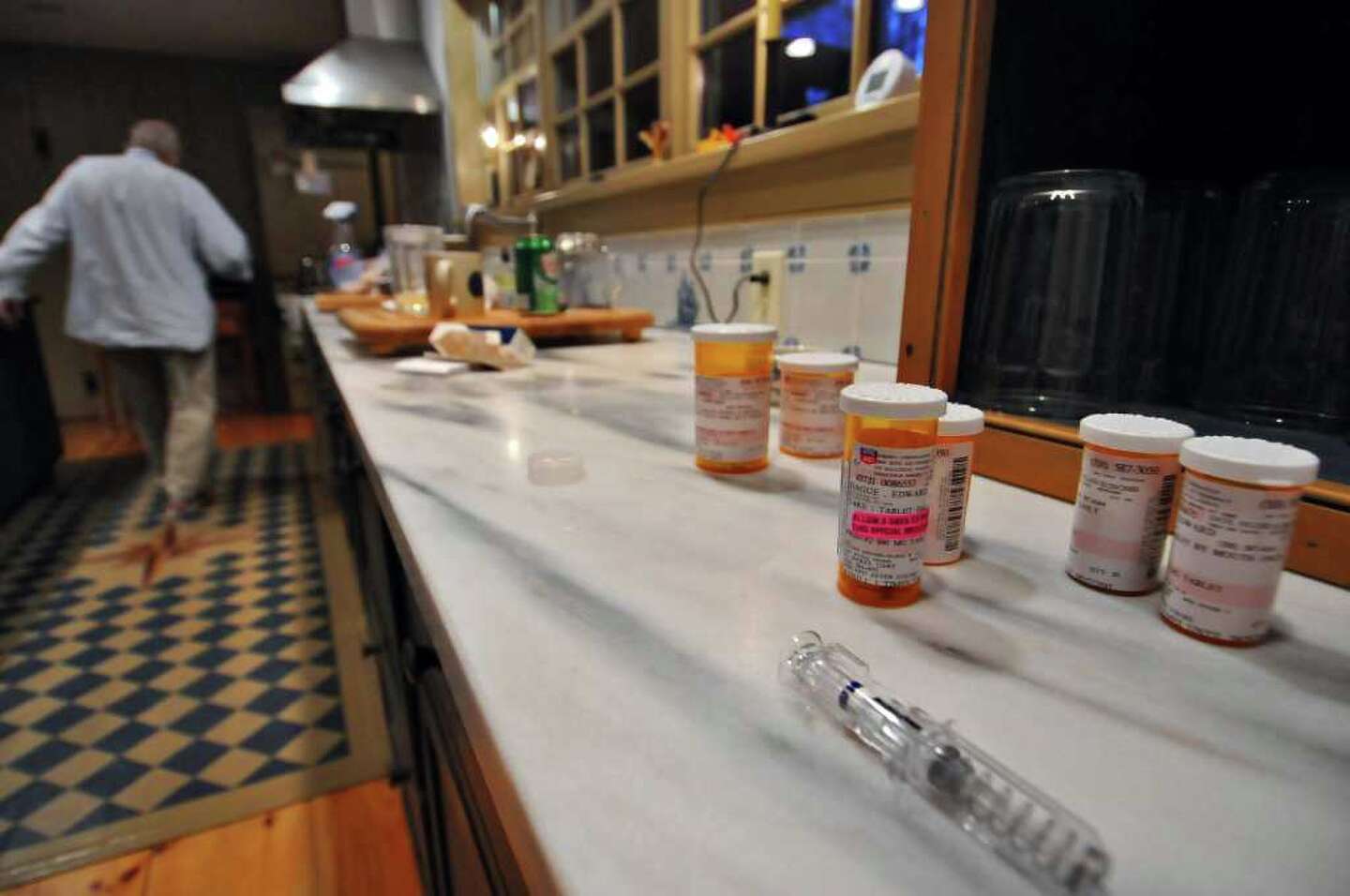 Battling chronic pain, retired anchor Ed Dague toughs out a memoir