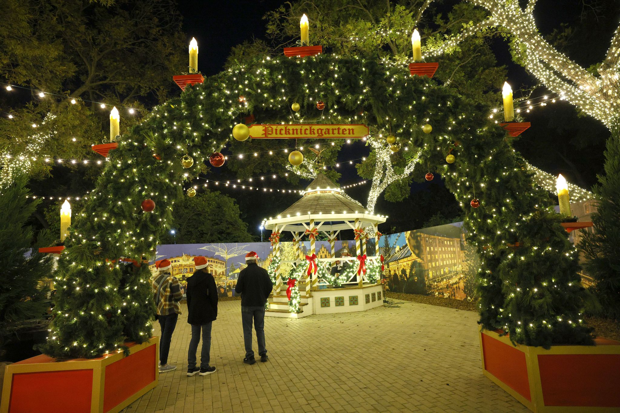 How many days until Christmas? Track with a live countdown clock