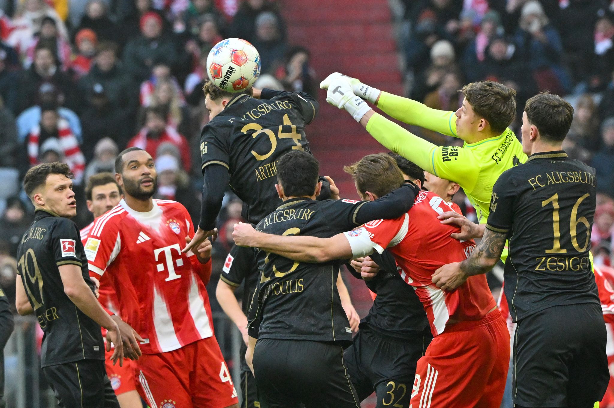 Surprising Augsburg hands Bayern Munich first defeat in the Bundesliga