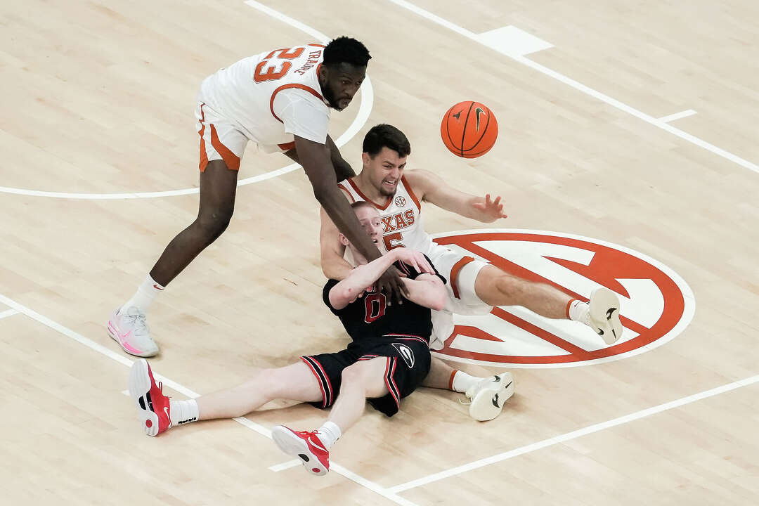 Texas basketball vs Georgia game score: Horns upset Bulldogs