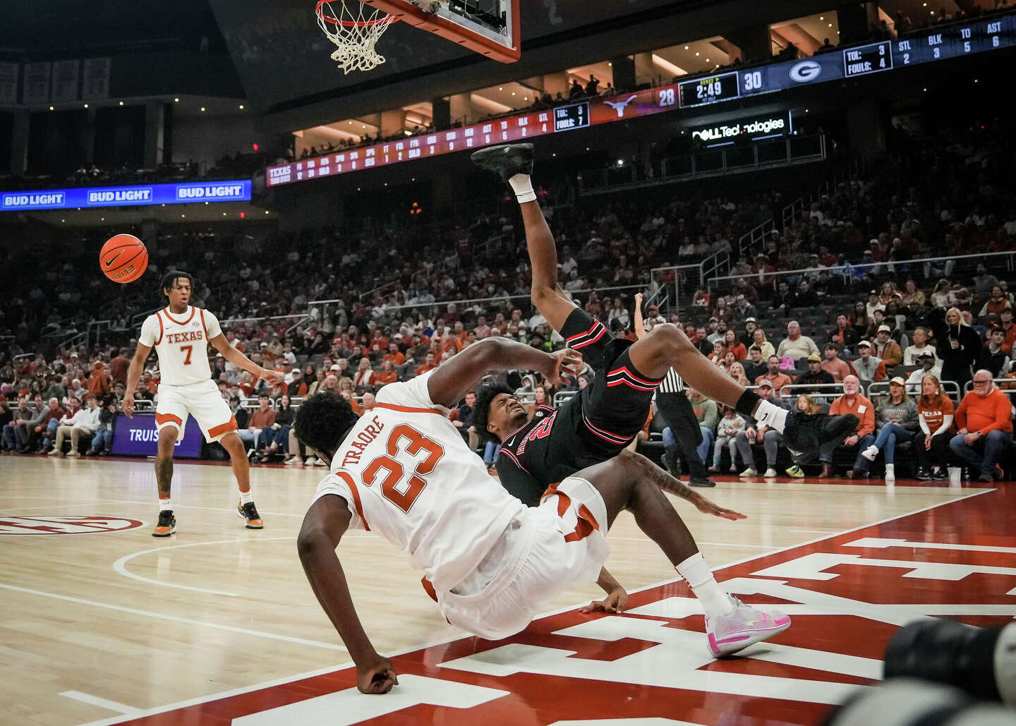 Texas basketball vs Georgia game score: Horns upset Bulldogs
