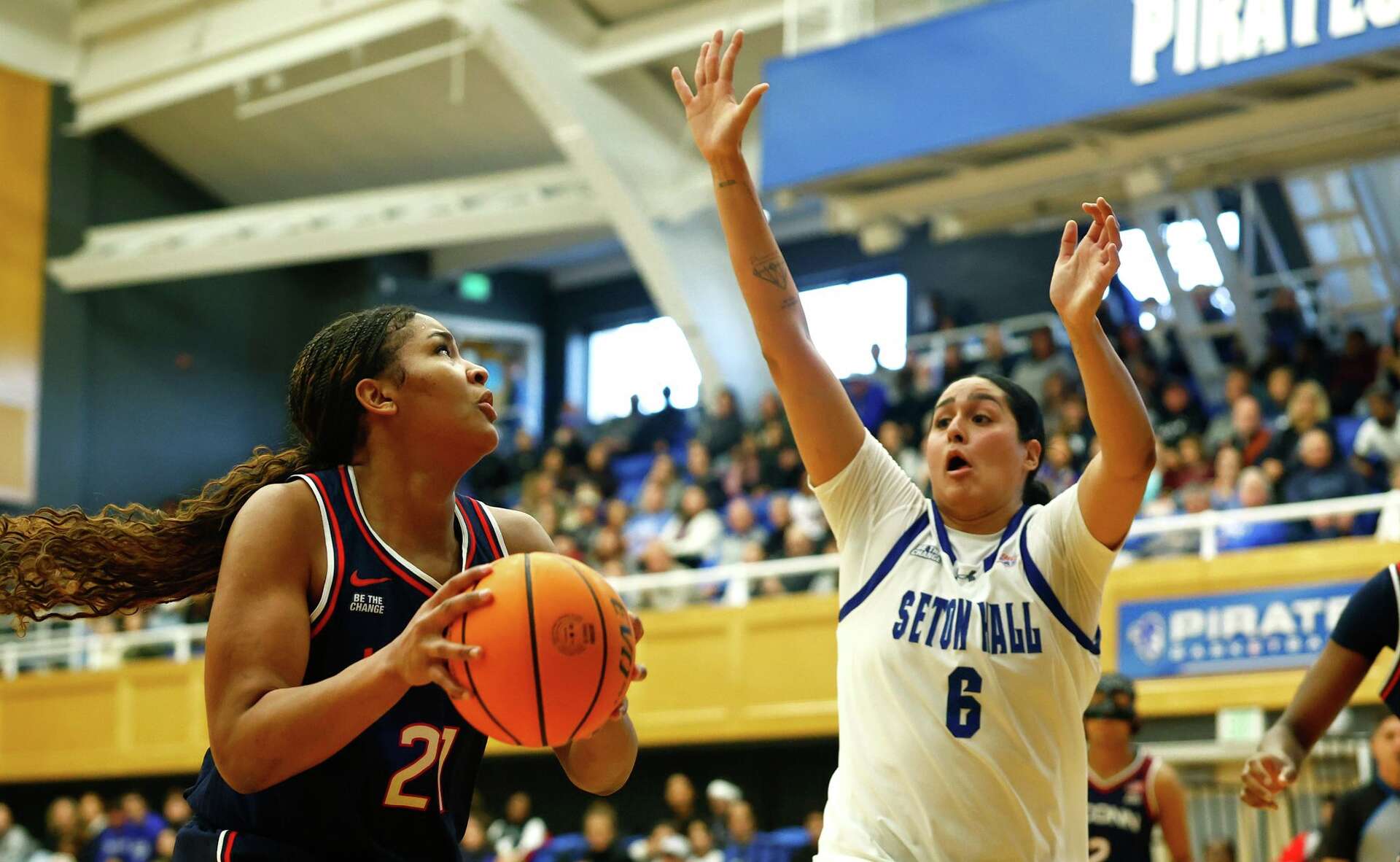 No. 1 UConn beats Seton Hall 92-52 for its 43rd straight win over the ...