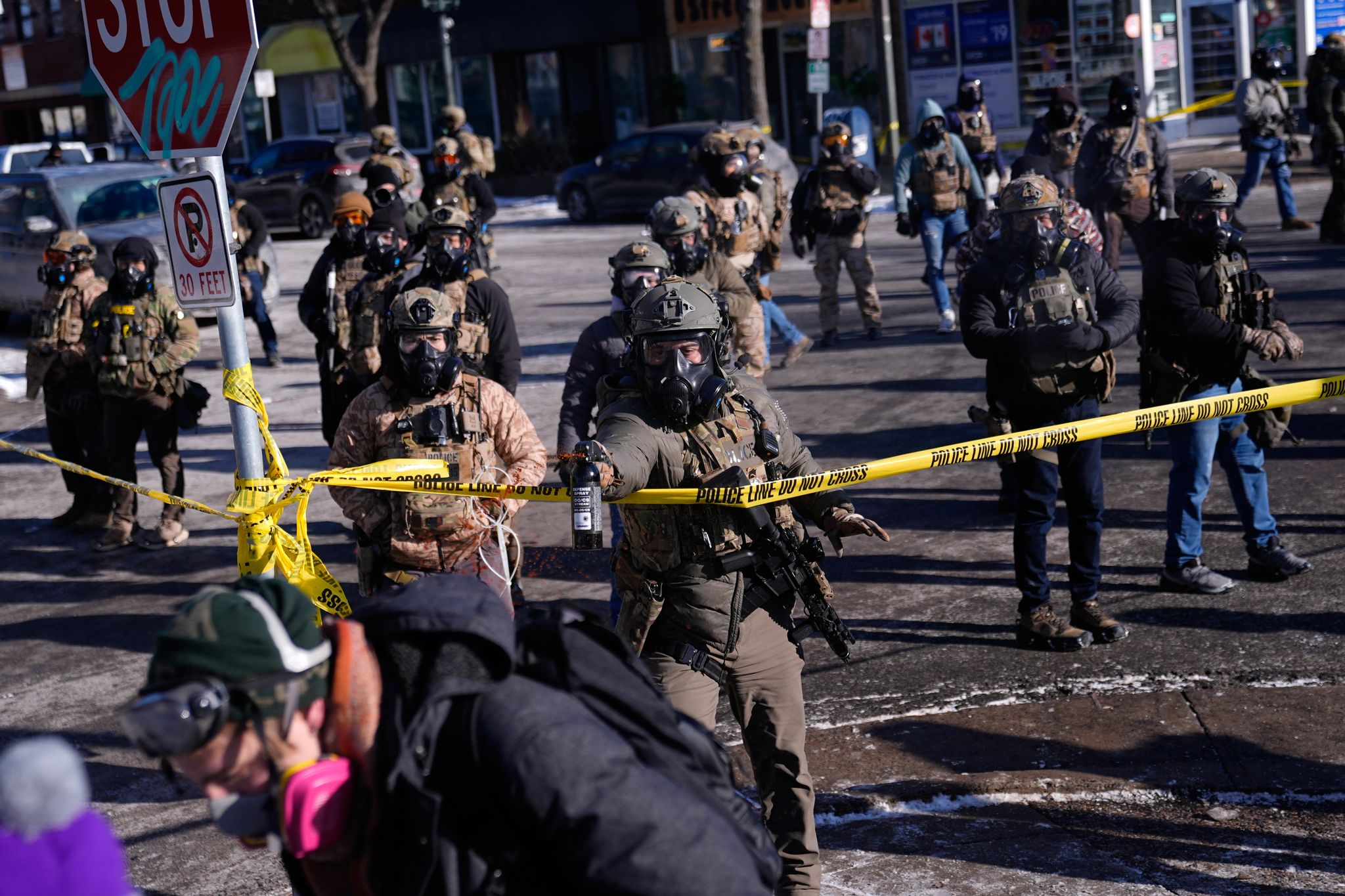 From frigid quiet to outraged sorrow, a few hours on Minneapolis street ...