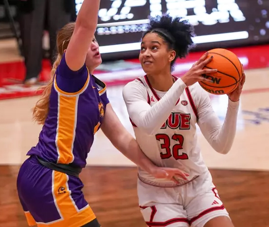 Dominique Malonga makes first dunk of the season in Unrivaled league