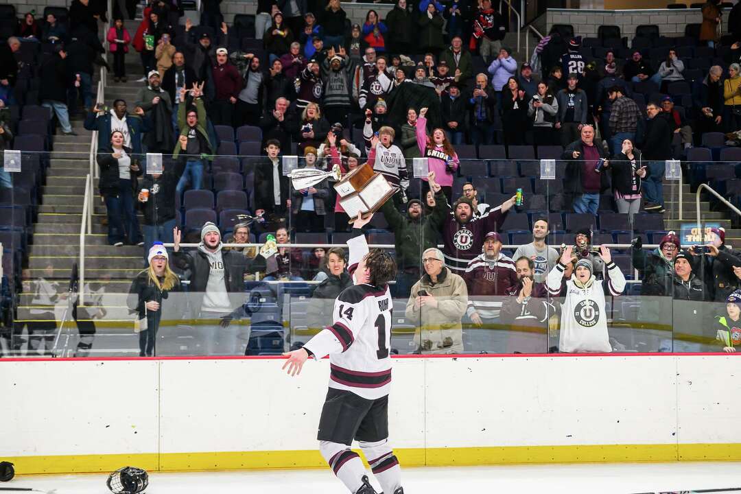 Union men's hockey rallies past RPI for fifth straight Mayor's Cup win