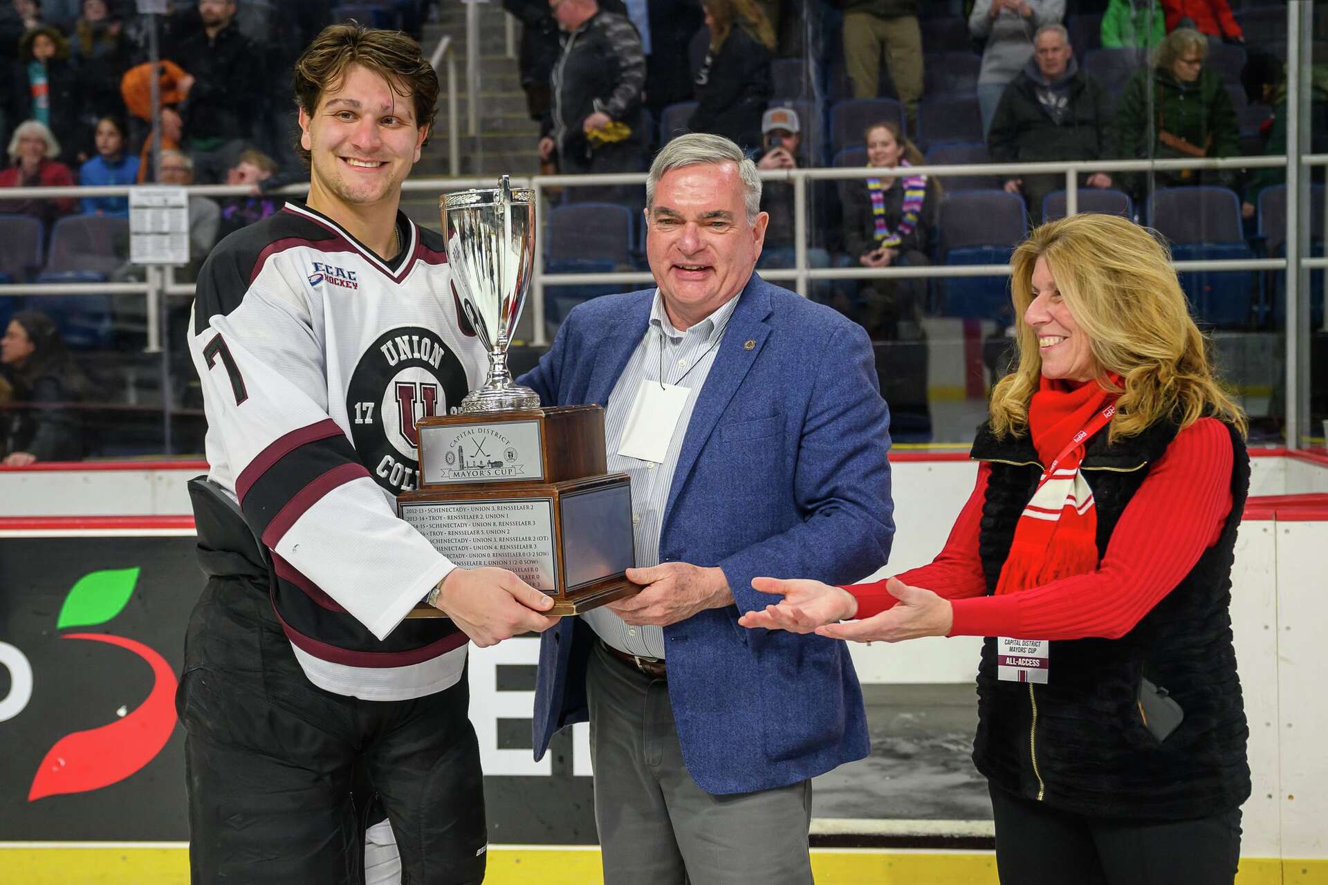Union men's hockey rallies past RPI for fifth straight Mayor's Cup win