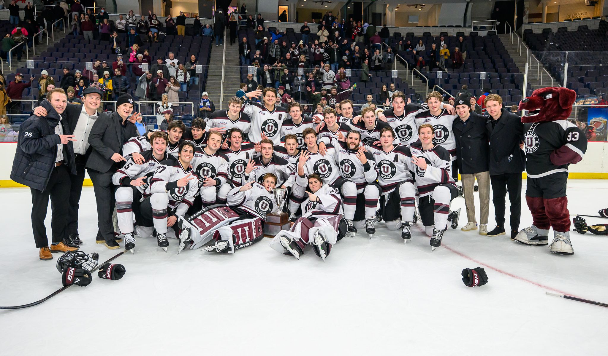 Union men's hockey rallies past RPI for fifth straight Mayor's Cup win