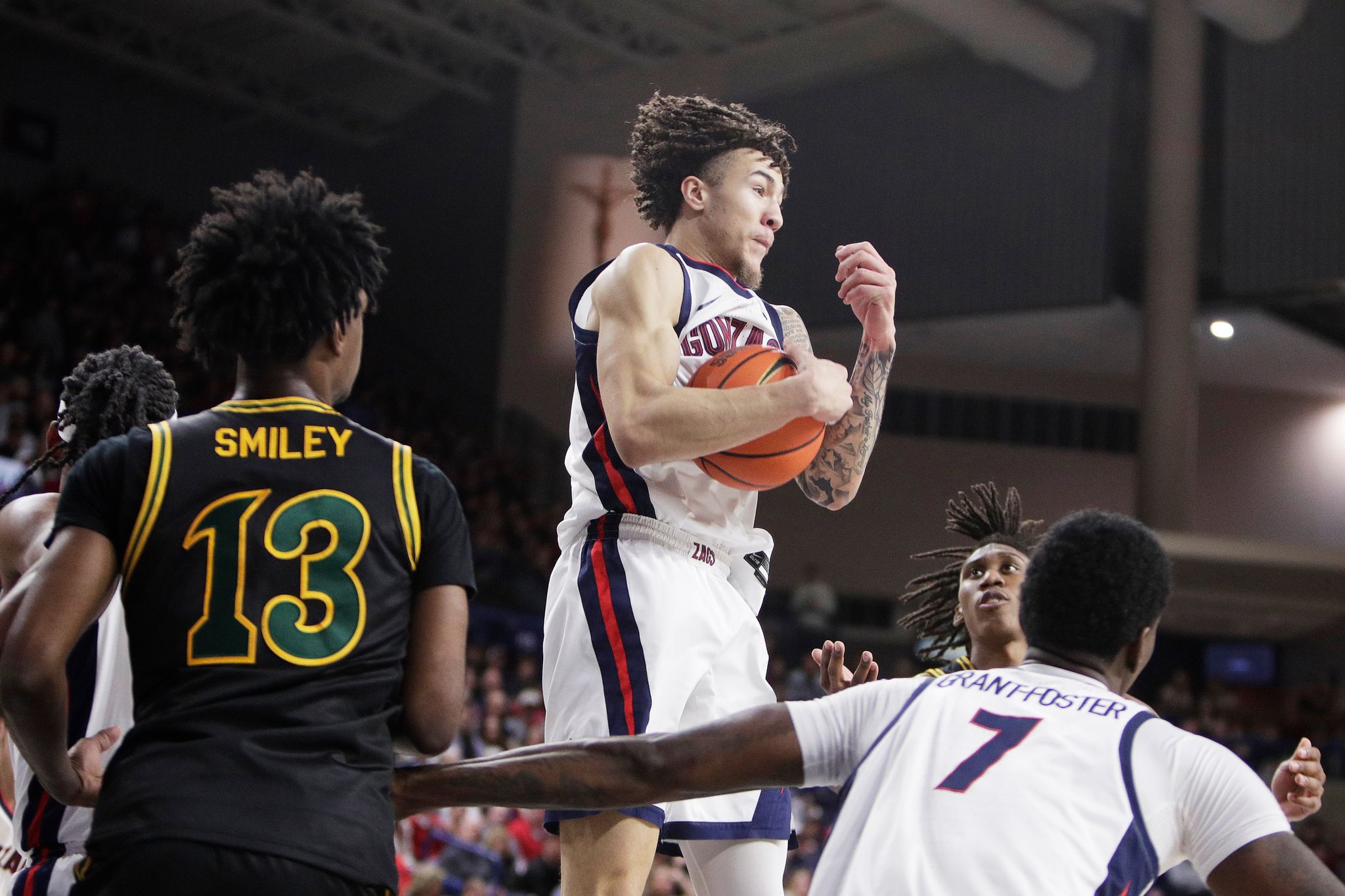 Warley scores 19 points and Fogle grabs key rebound as No. 8 Gonzaga ...