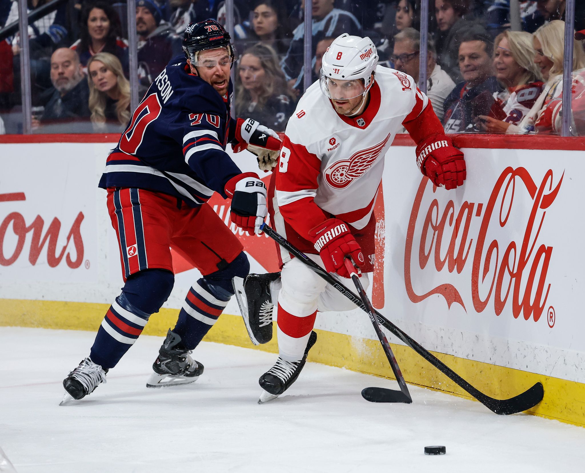 Red Wings score 4 times in third period to beat Jets 5-1