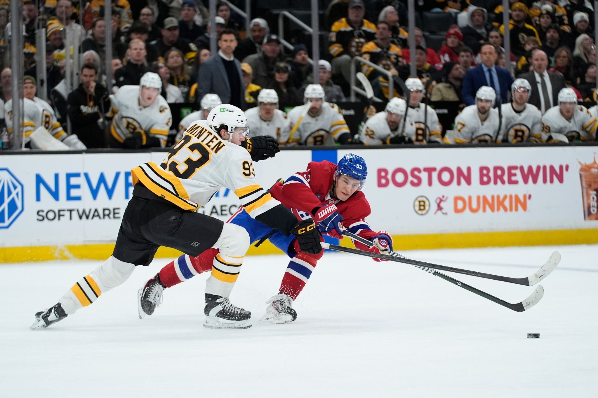 Bruins edge Canadiens 4-3