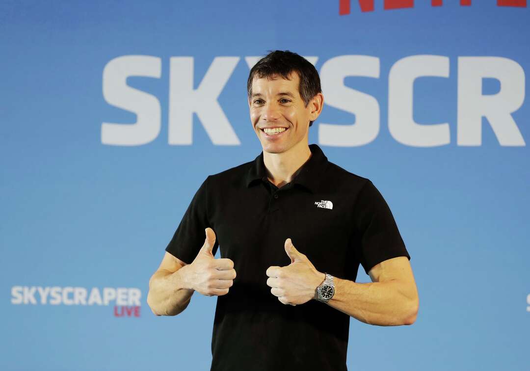 American rock climber Alex Honnold reaches top of Taipei 101 skyscraper ...