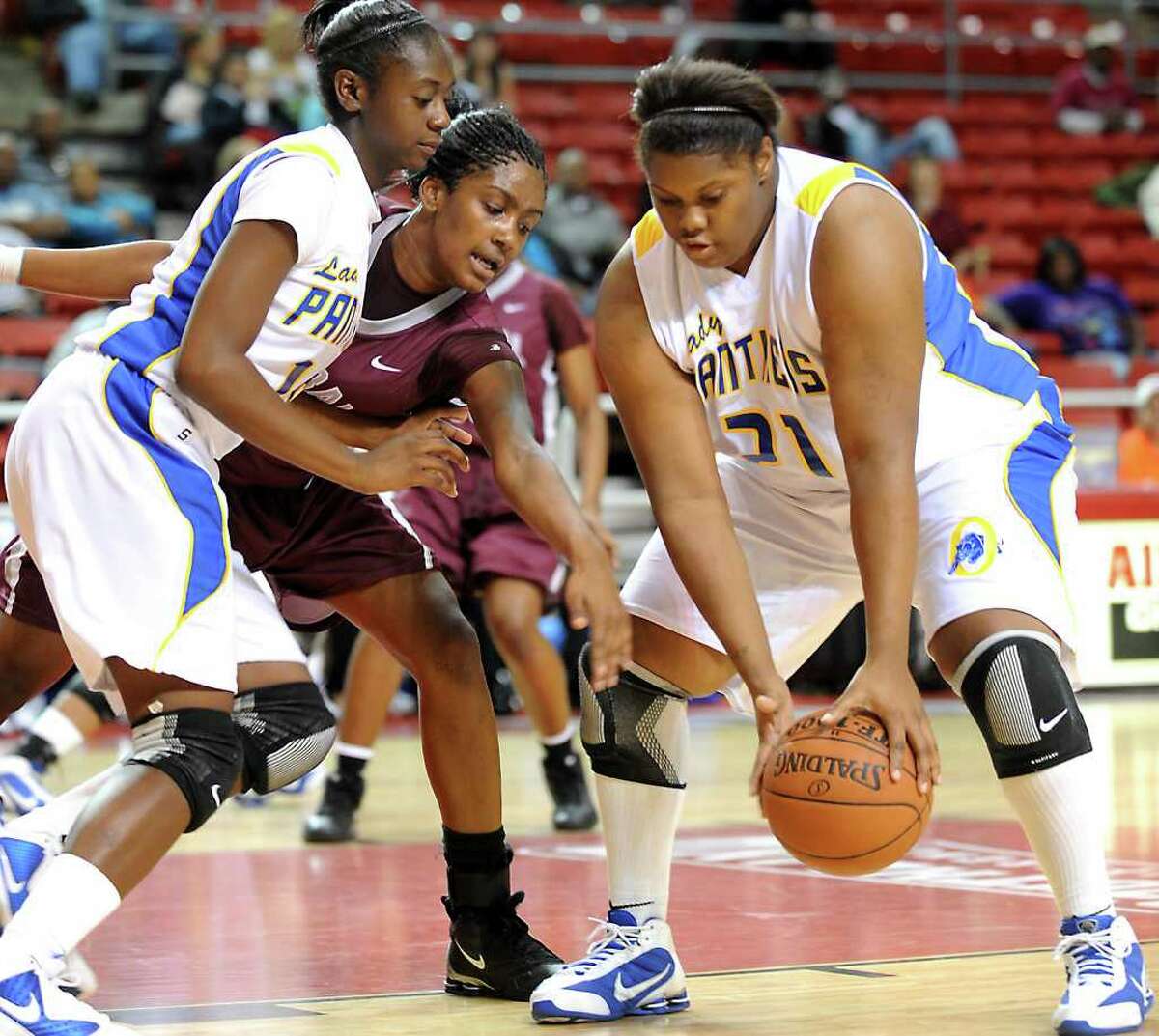 Ozen's Jones brings dynamic skill set to girls basketball team