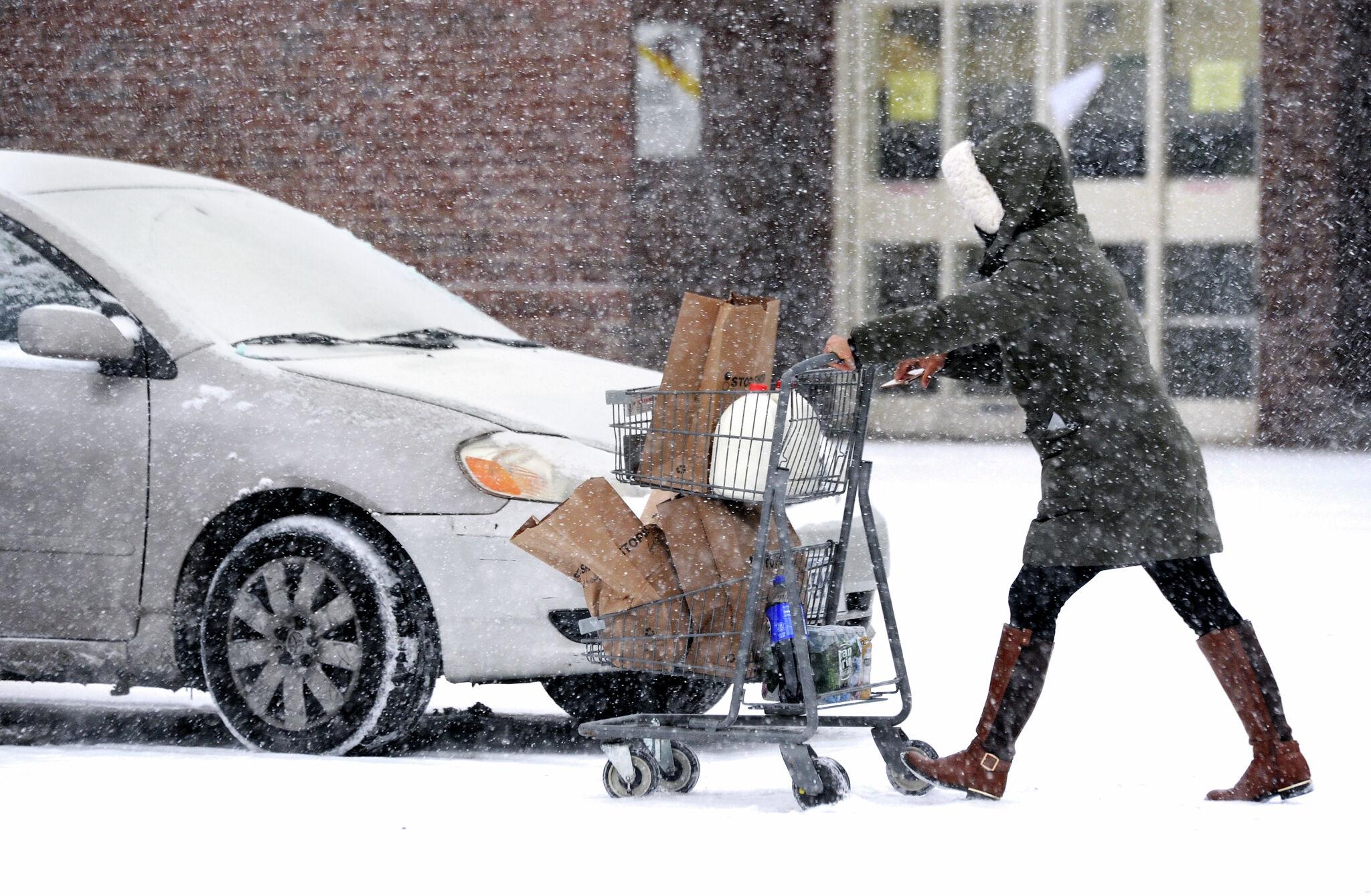 Here's what grocery stores are open in CT on Monday after winter storm
